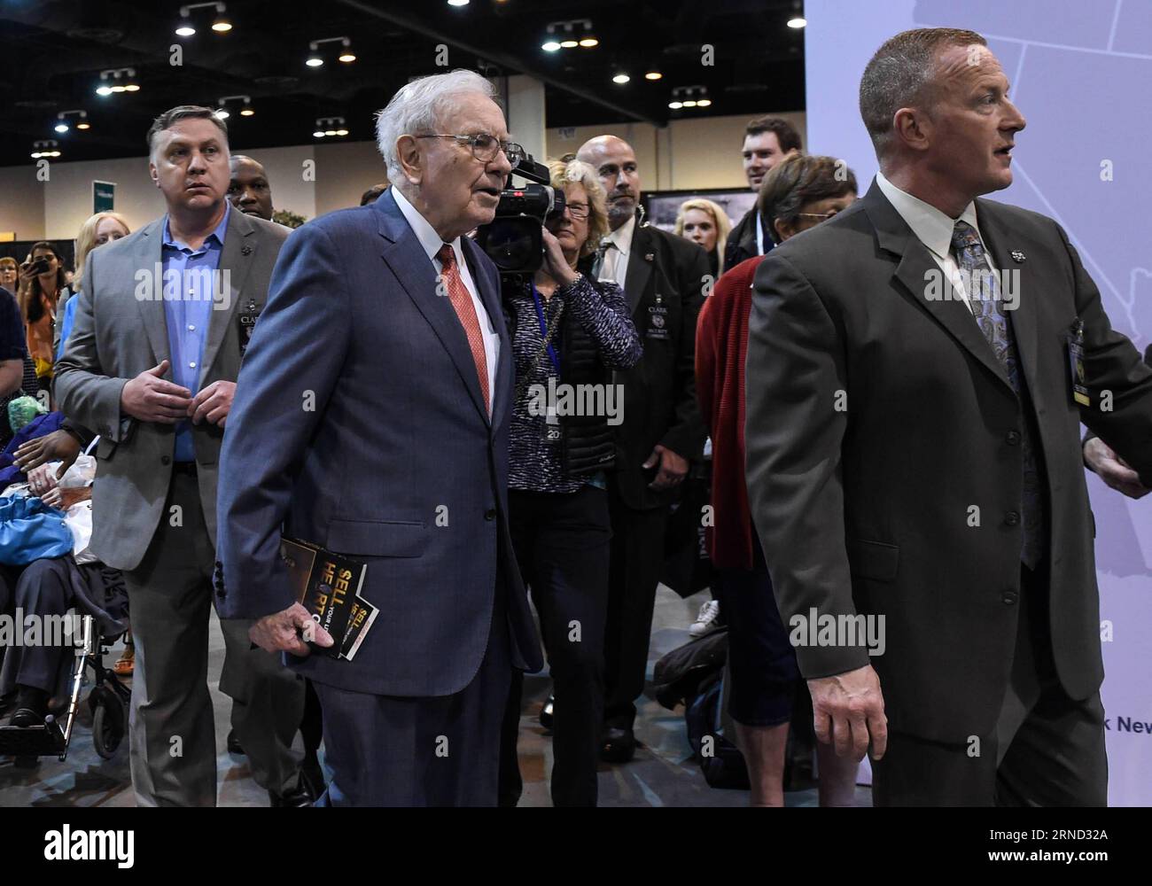 Warren buffett berkshire hathaway hi-res stock photography and images ...