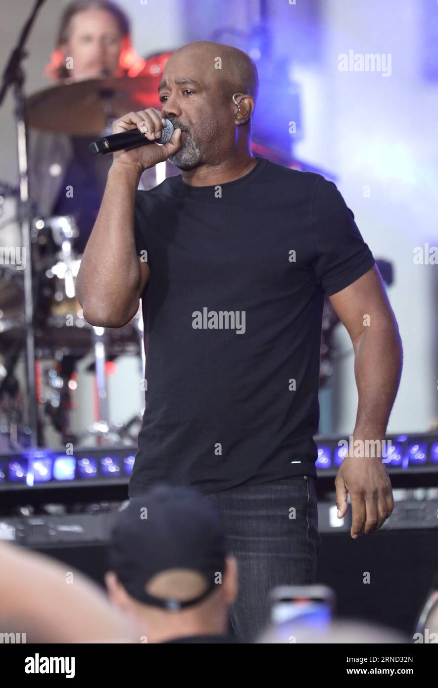 Hootie and the blowfish lead singer hi-res stock photography and images ...