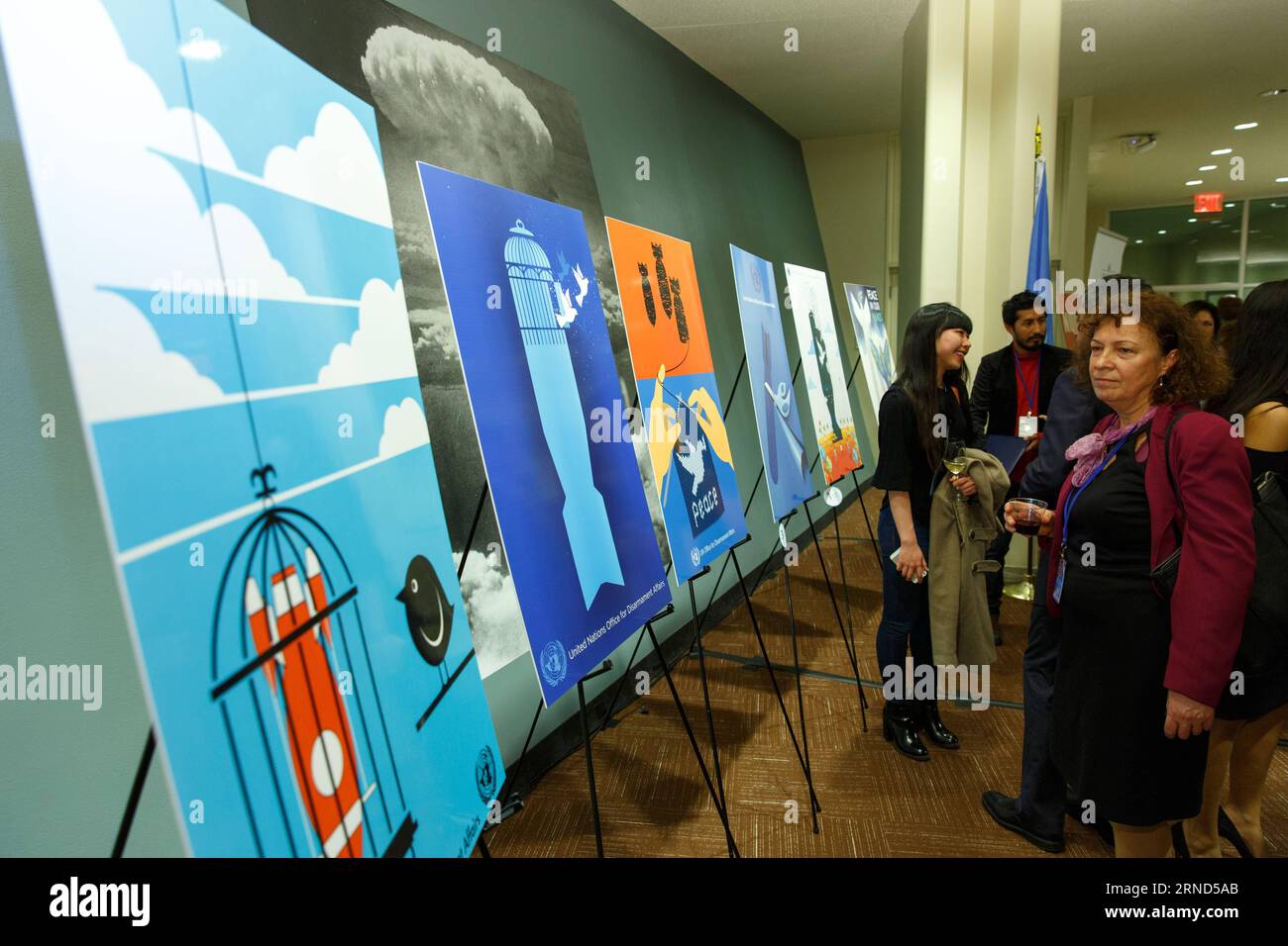 (160504) -- UNITED NATIONS, May 3, 2016 -- People look at winning ...