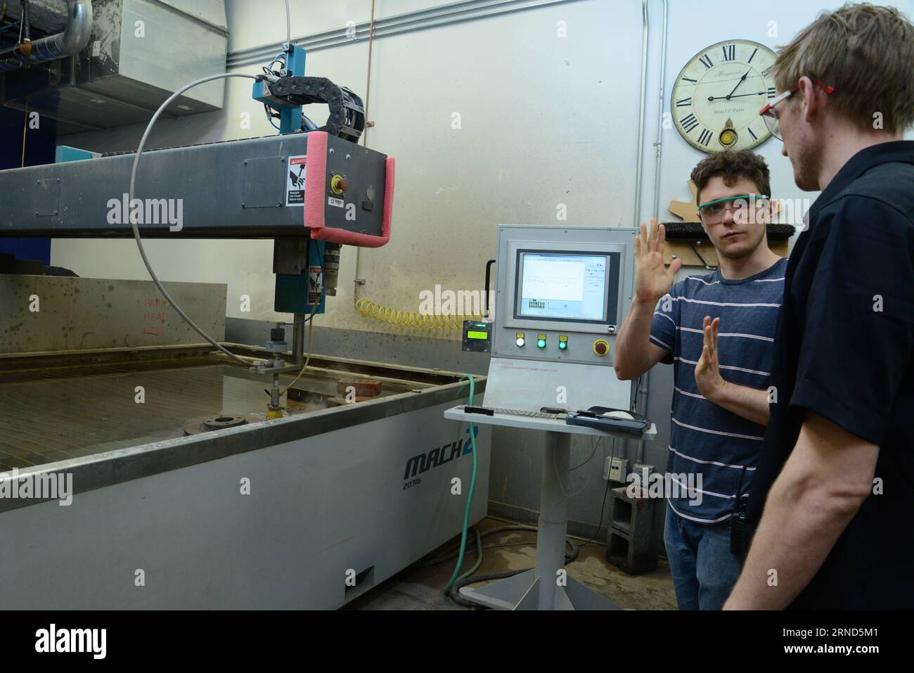 Techshop hi-res stock photography and images - Alamy