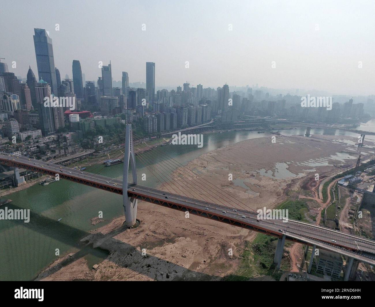 (160506) -- CHONGQING, May 6, 2016 -- Riverbeds of the Jialing River ...