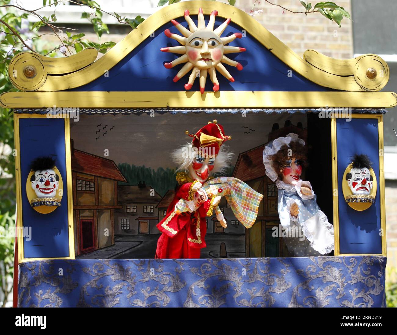 Punch judy hi hi-res stock photography and images - Alamy
