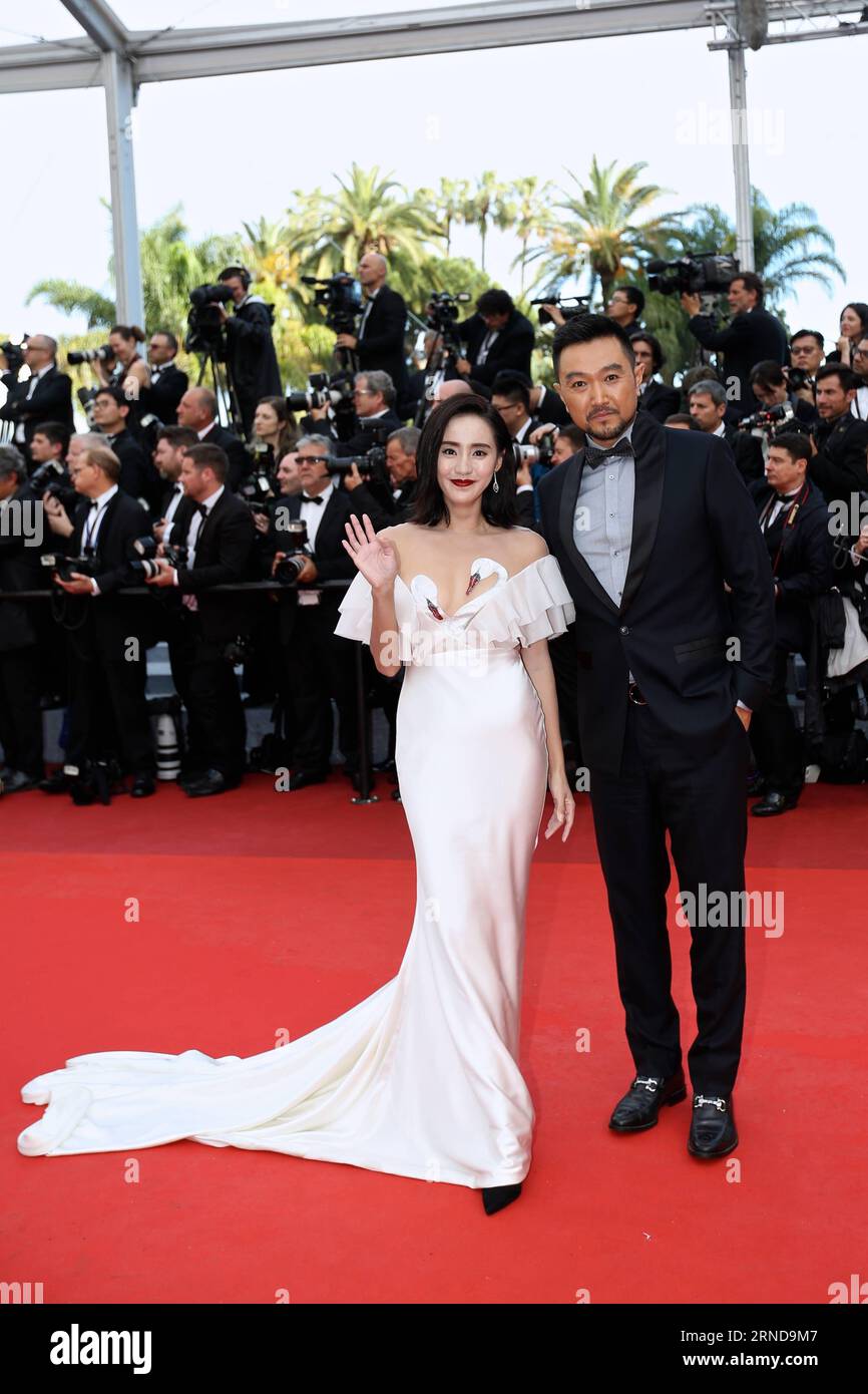 (160511) -- CANNES, May 11, 2011 -- Chinese actress Wang Zhi and actor Liu Xiangjing pose on the ...