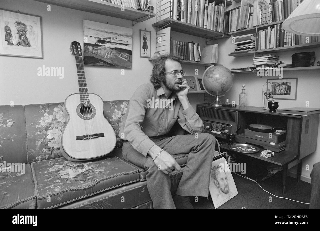 Actual 03 - 5 - 1974: A crow among nightingalesThe crow among ...