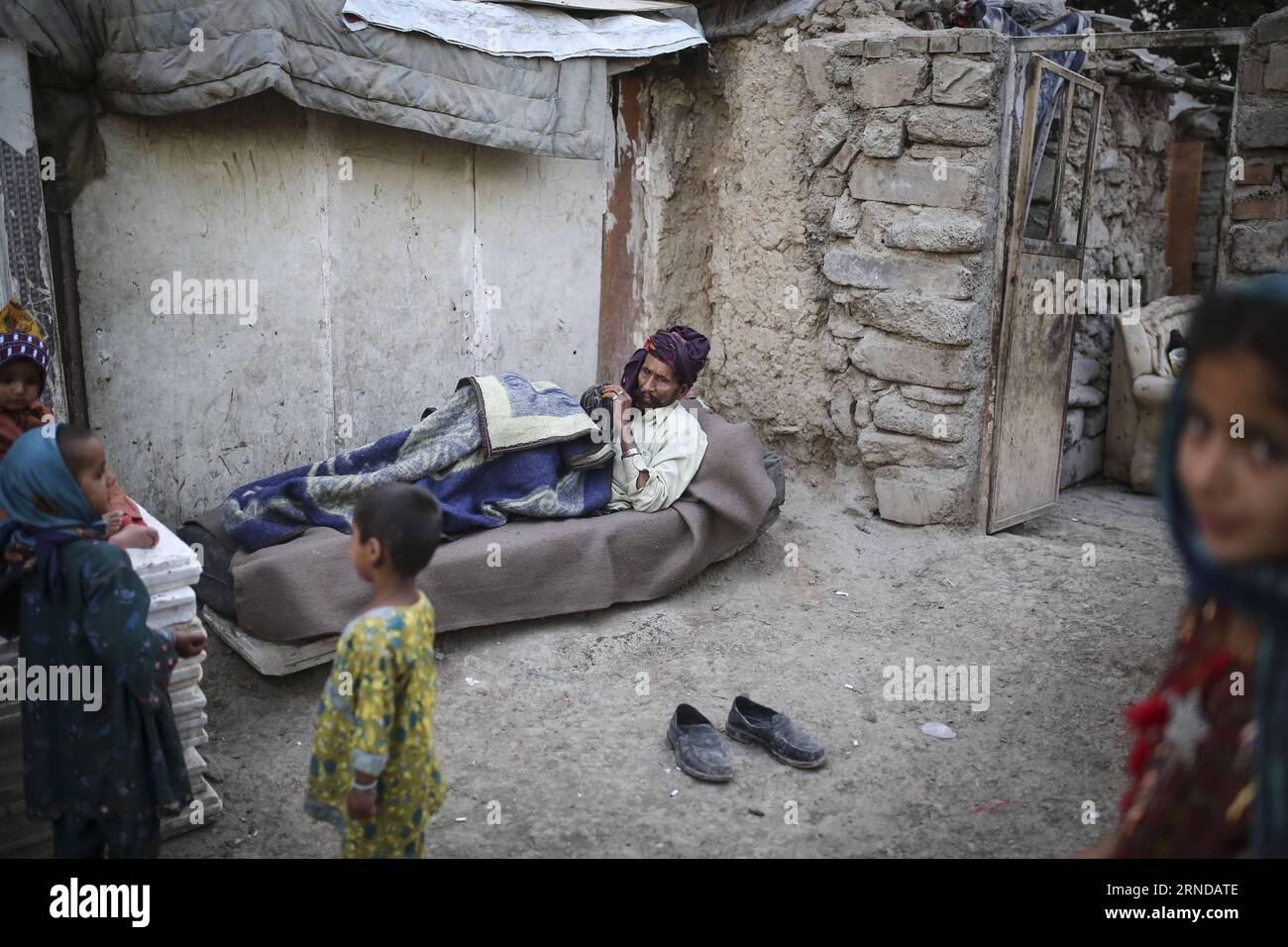(160513) -- TEHRAN, May 12, 2016 -- Pakistani refugee children play ...