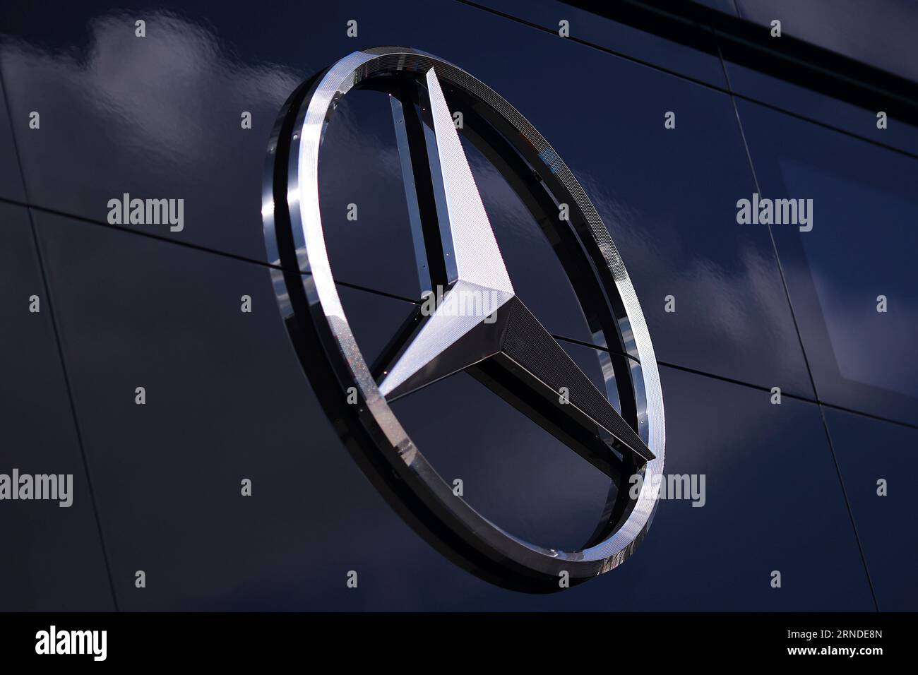 Mercedes f1 logo hi-res stock photography and images - Alamy