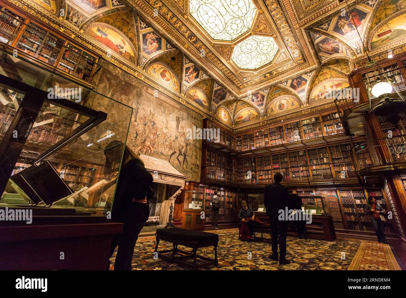 (160518) -- NEW YORK, May 17, 2016 -- Visitors are seen inside the ...