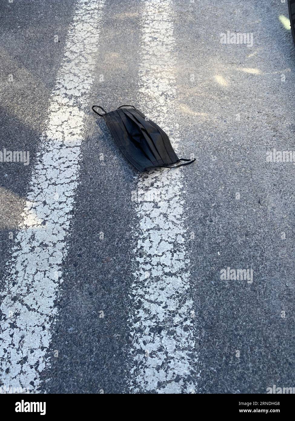 Face Mask Litter on a street Stock Photo - Alamy