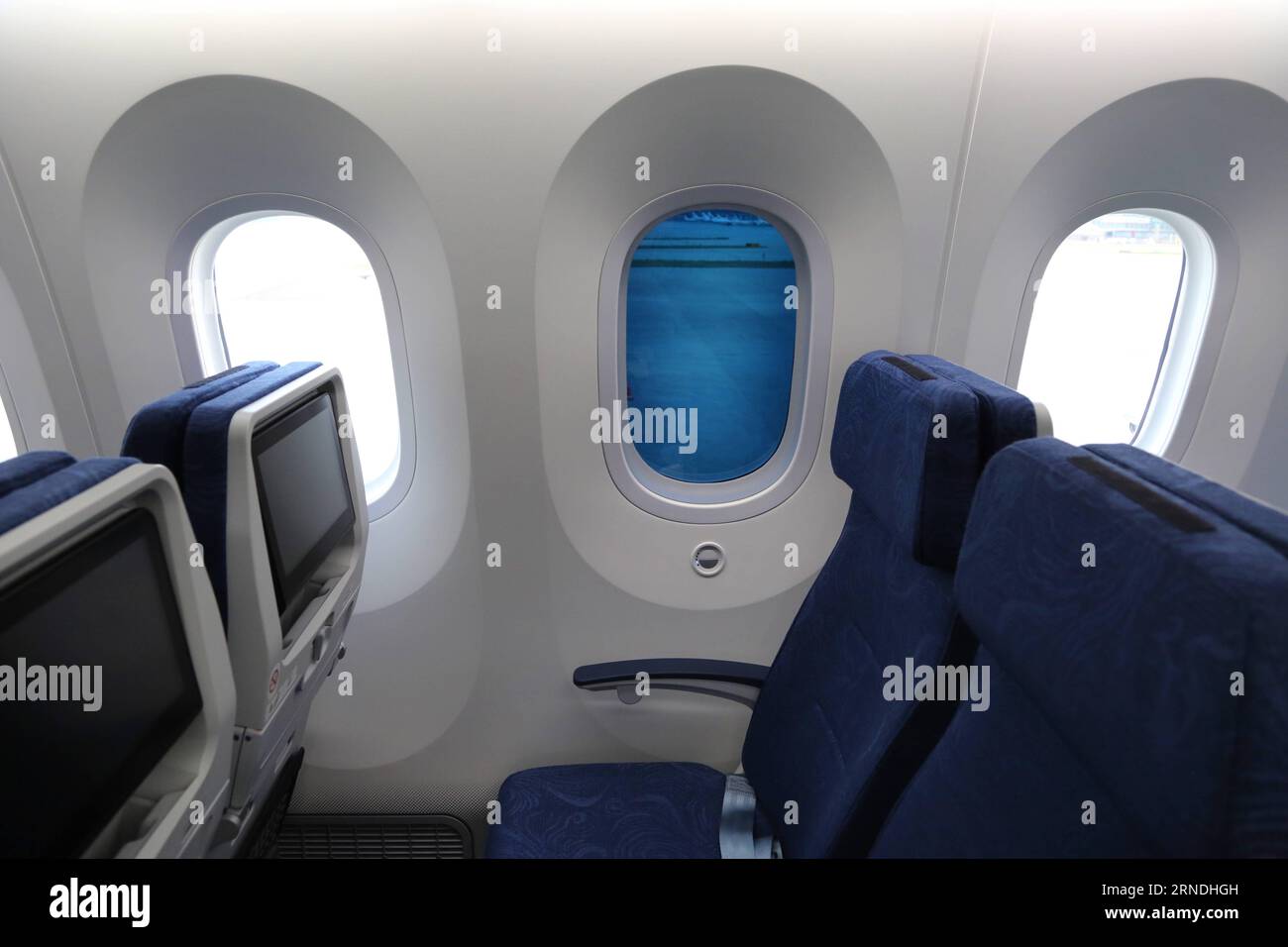 Boeing 787 dreamliner interior hi-res stock photography and images - Alamy