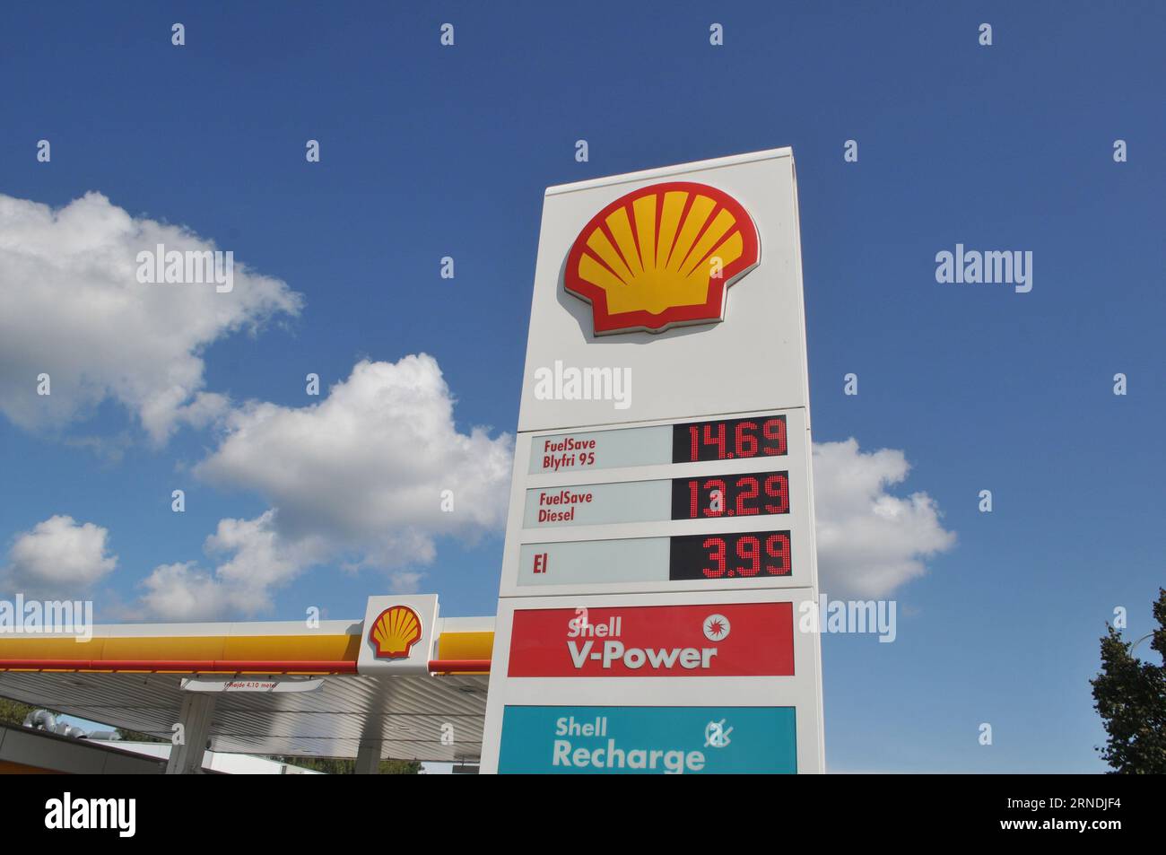 Shell petrol station denmark hi-res stock photography and images - Alamy