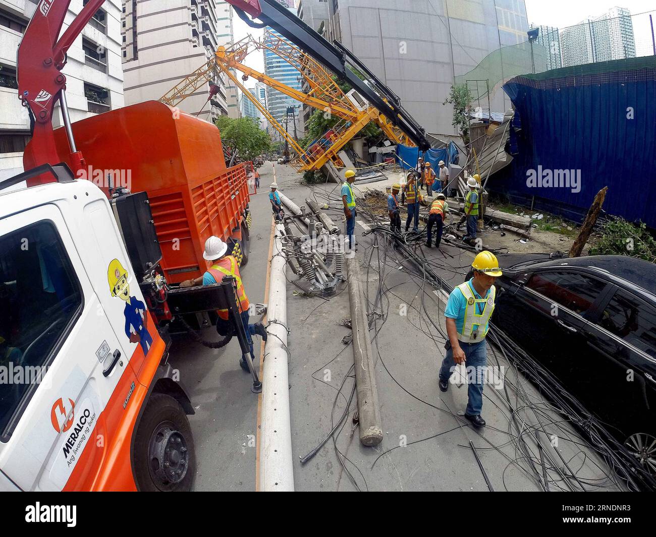 Crane collapse debris on street hi-res stock photography and images - Alamy