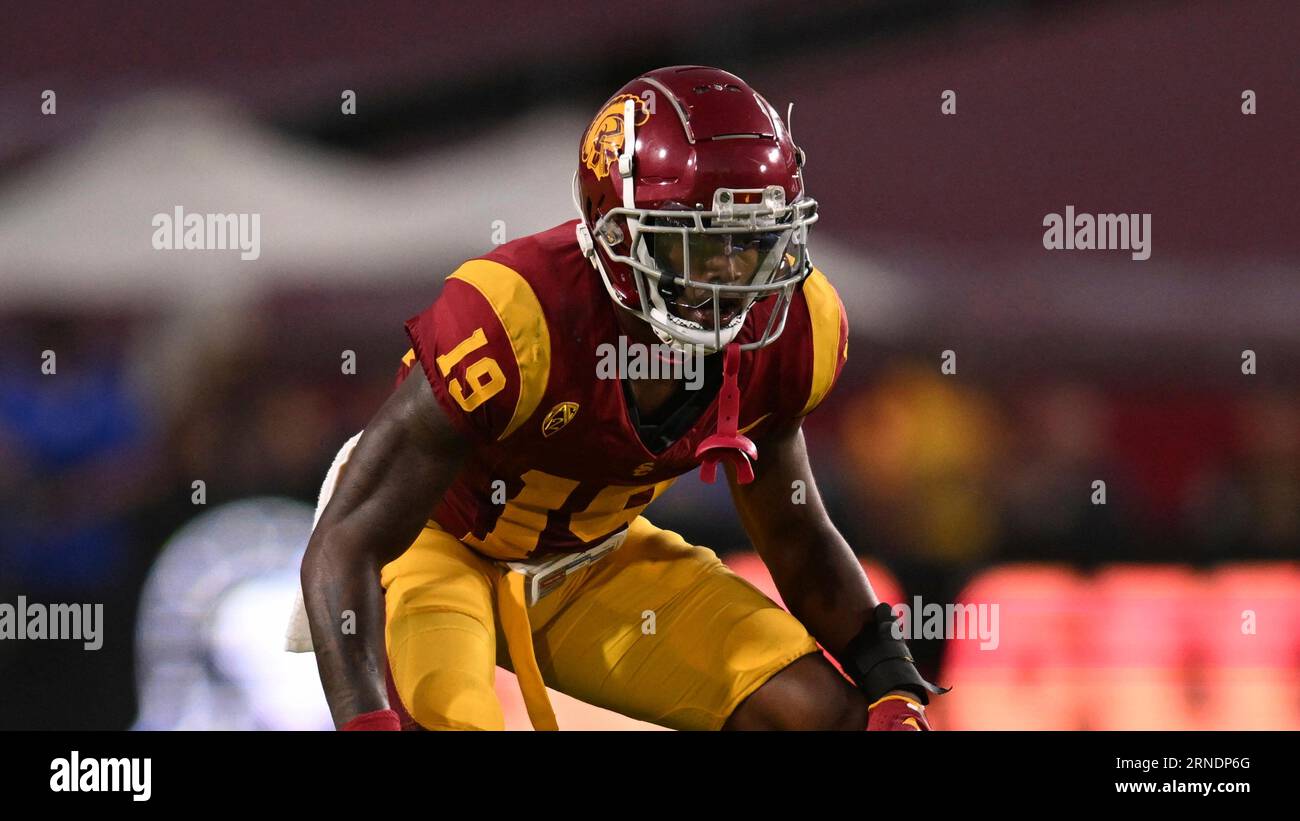 Southern California safety Jaylin Smith (19) takes his stance during an ...