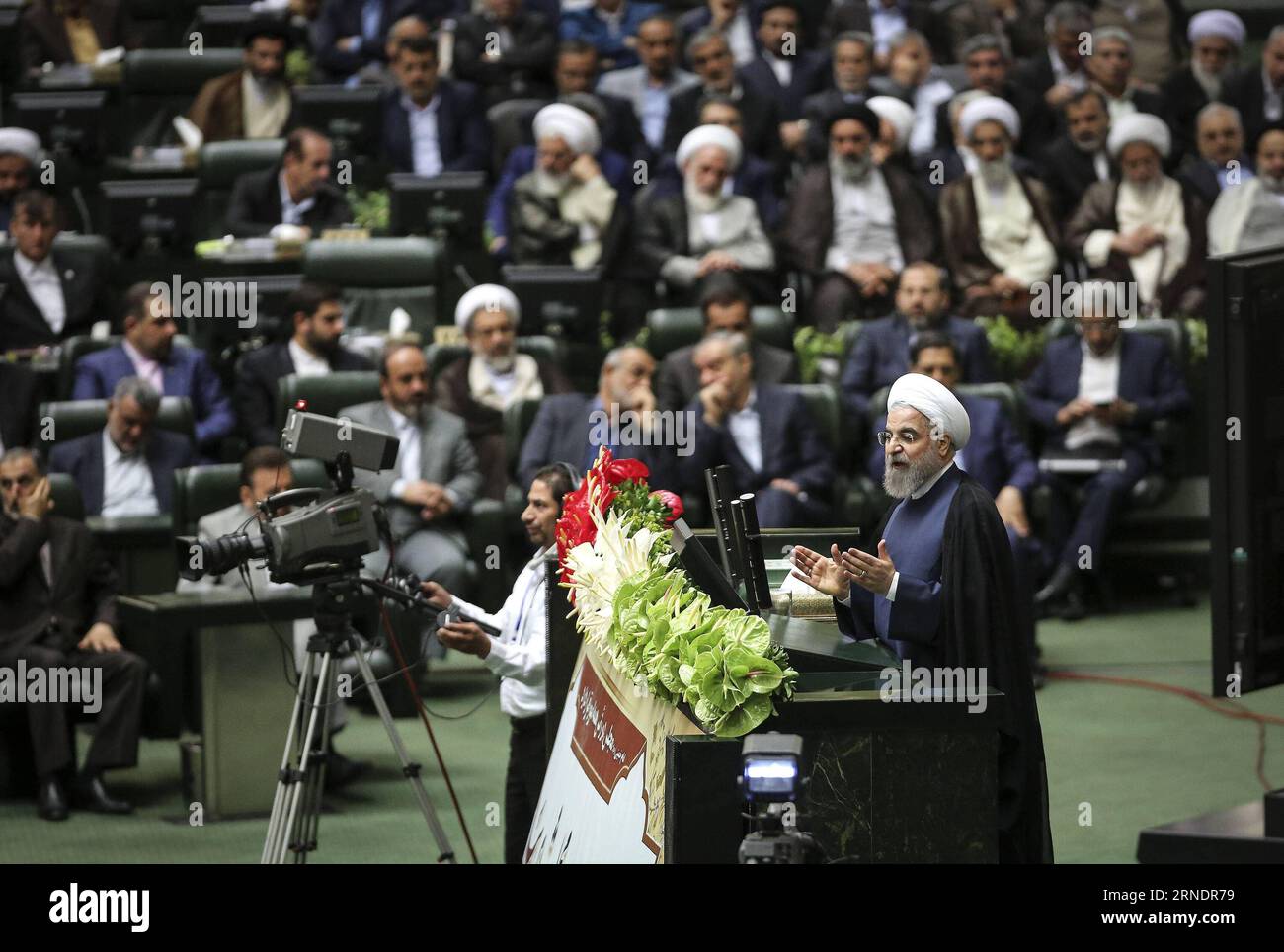 (160528) -- TEHRAN, May 28, 2016 -- Iranian President Hassan Rouhani ...