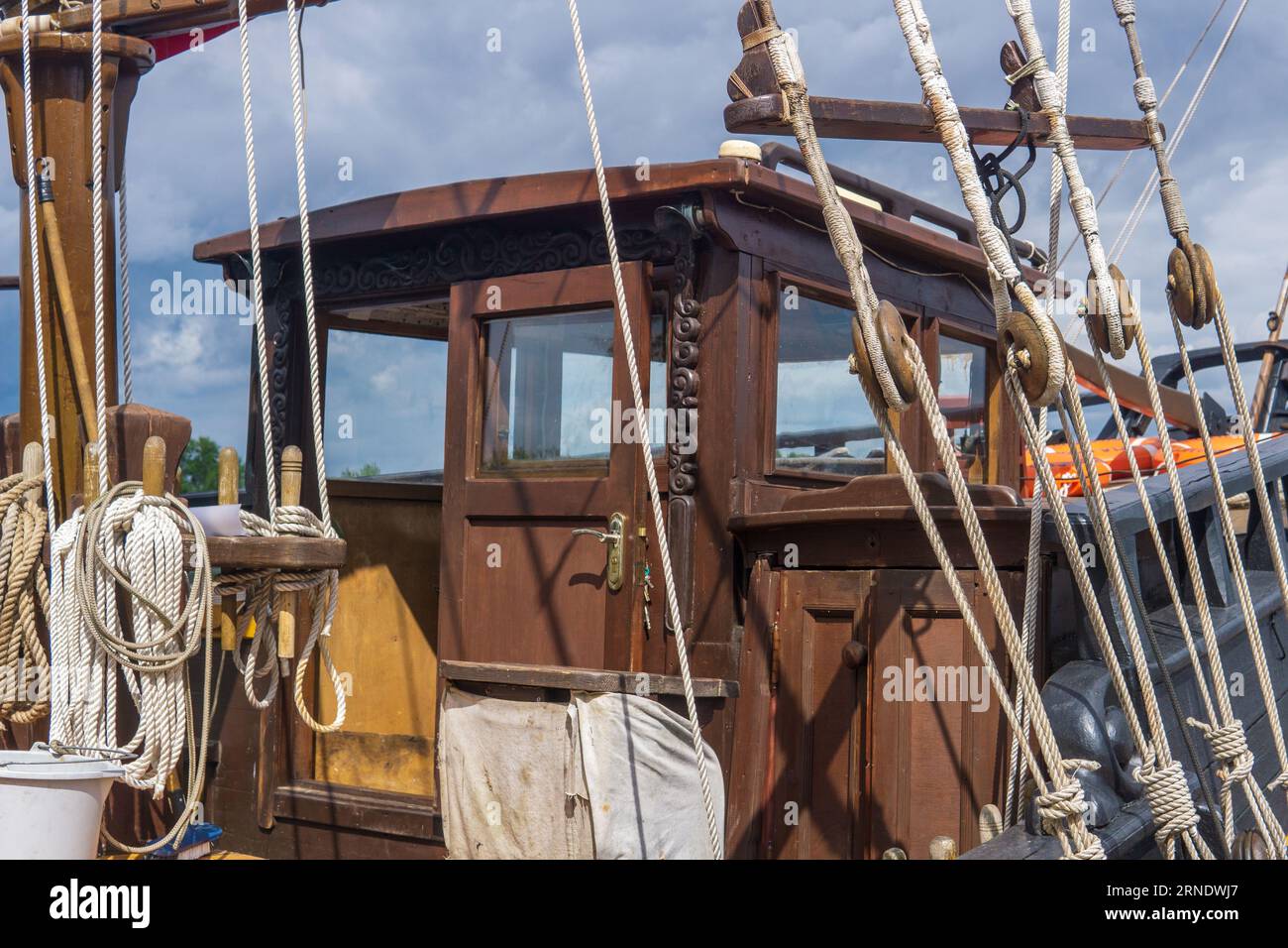 Fragment rigging wooden sailing hi-res stock photography and images - Alamy