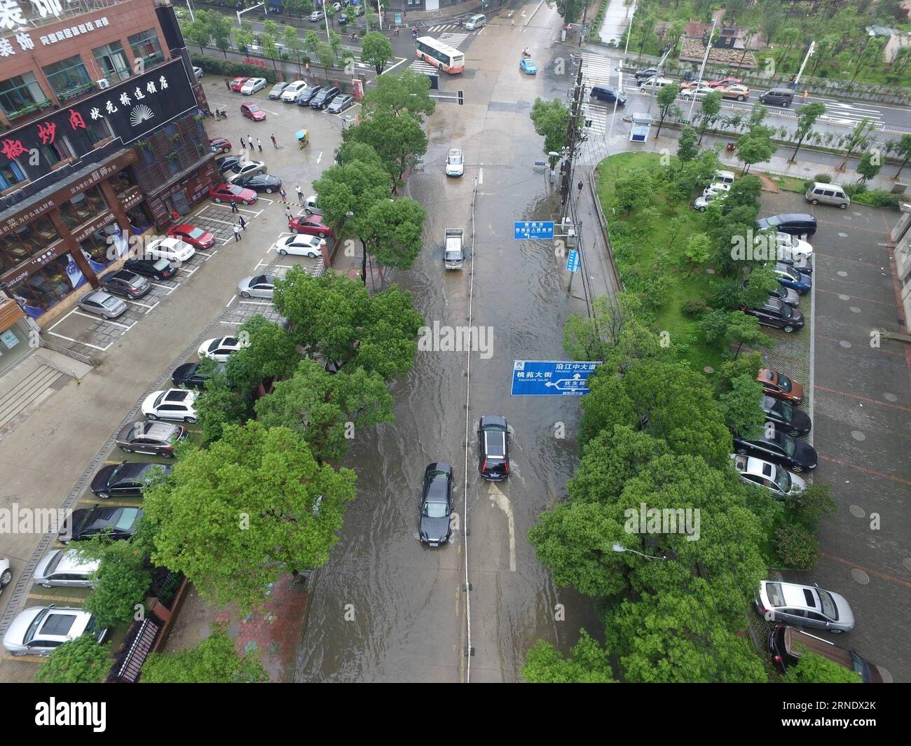 (160602) -- NANCHANG, June 2, 2016 -- The aerial photo taken on June 2 ...