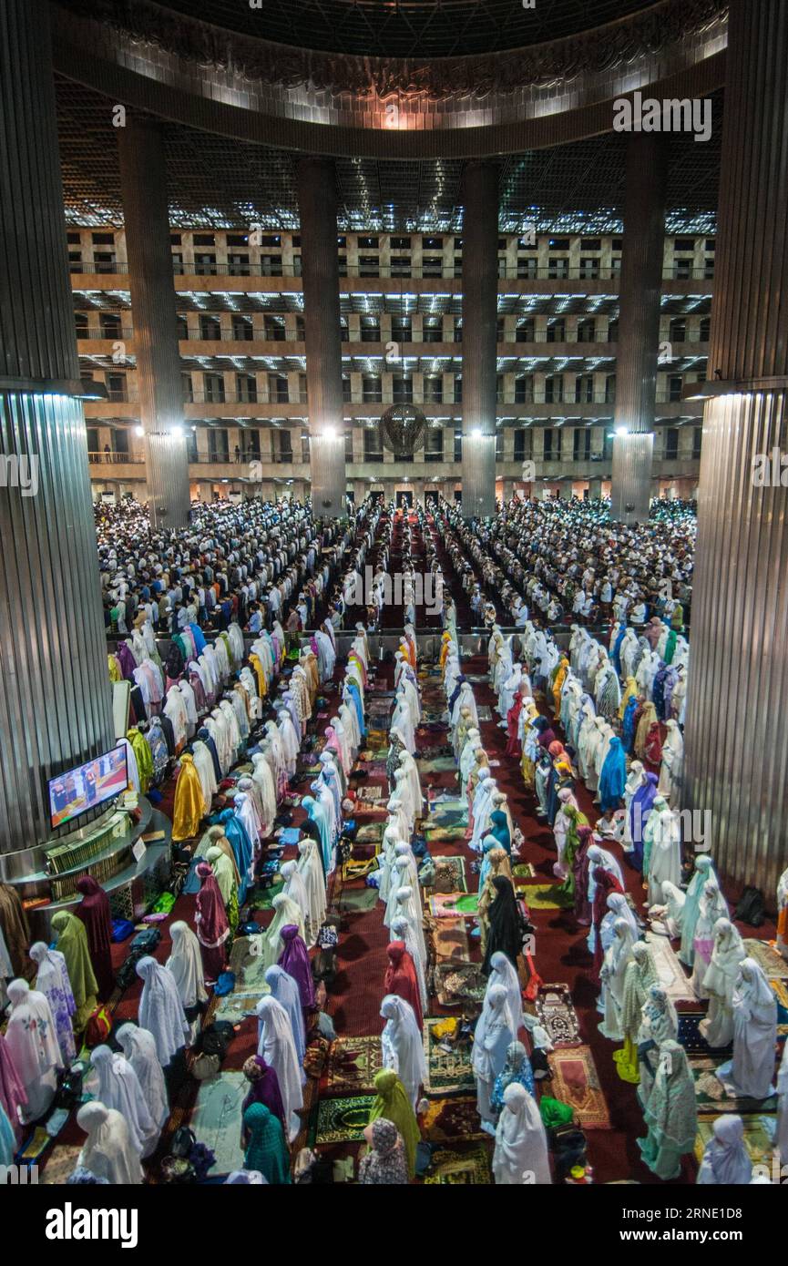First tarawih prayer hi-res stock photography and images - Alamy