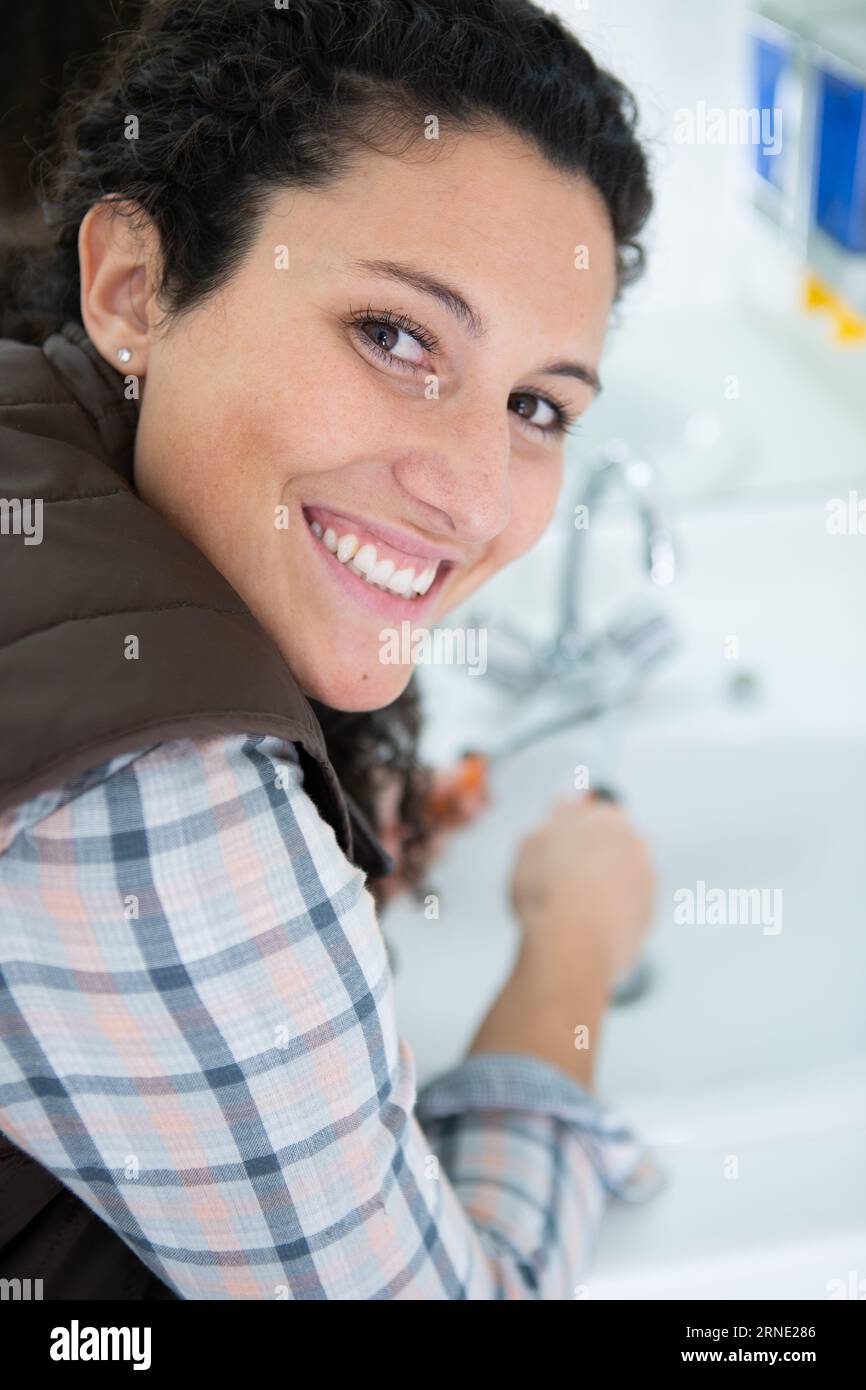 Female plumber fixing sink hi-res stock photography and images - Alamy