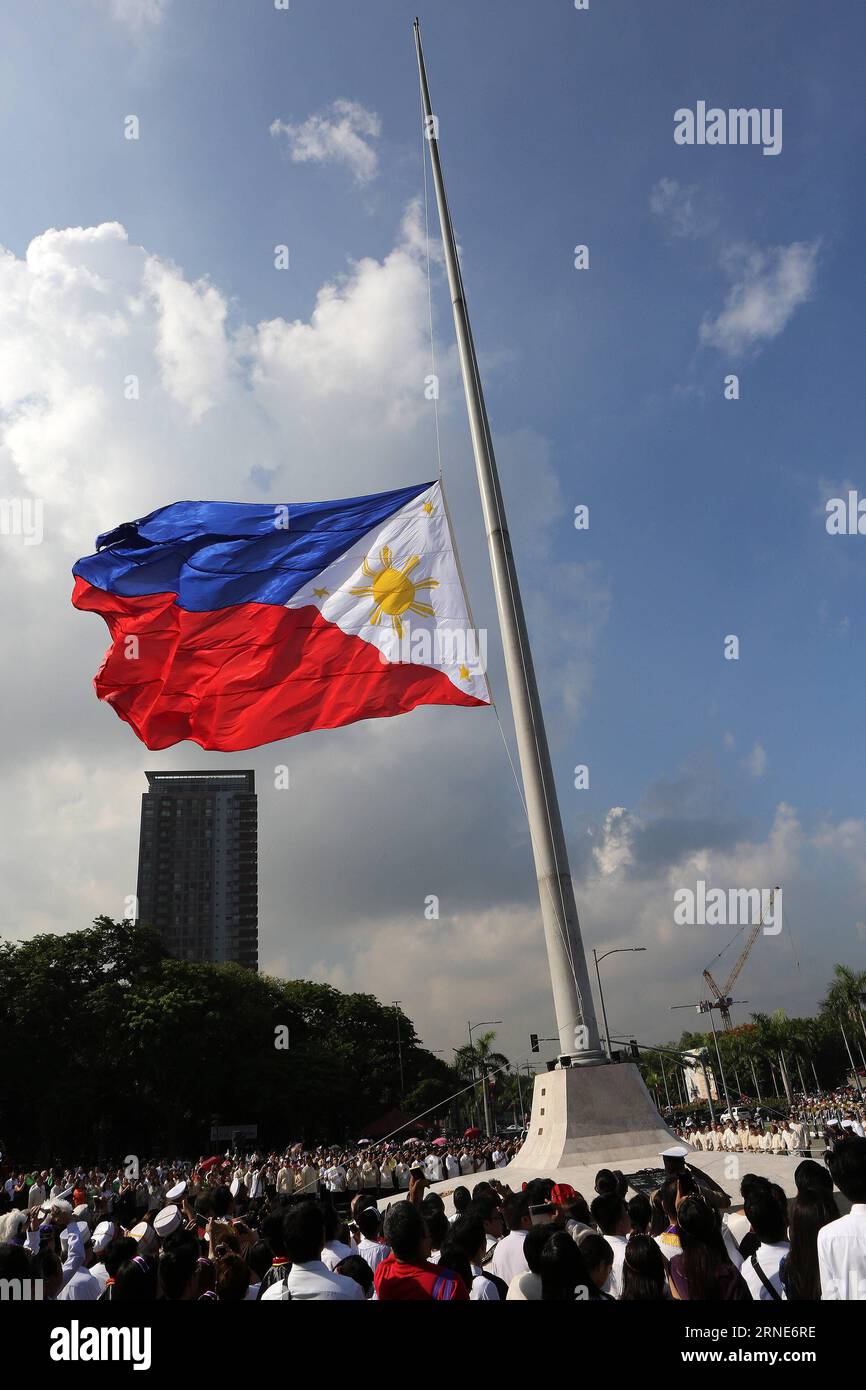 (160612) -- MANILA, June 12, 2016 -- Filipinos participate in the flag ...