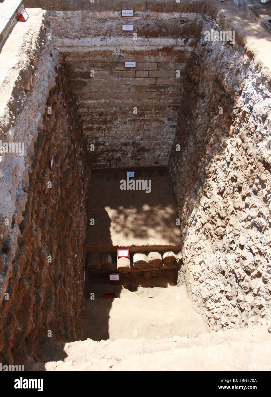 Meter depth hi-res stock photography and images - Alamy