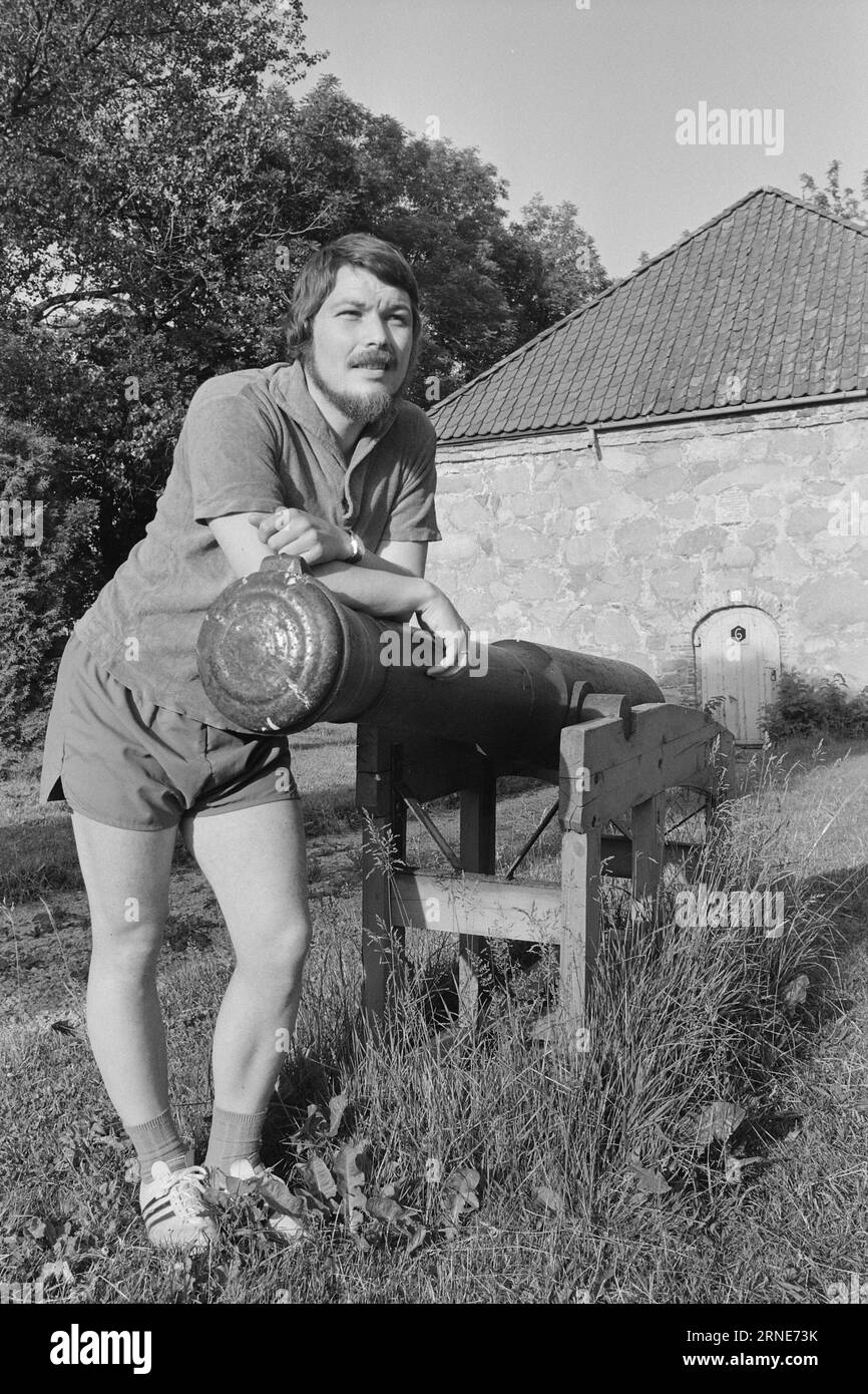 Actual 27 - 3 - 1974: Big uproar about priests. In Skjeberg, three ...