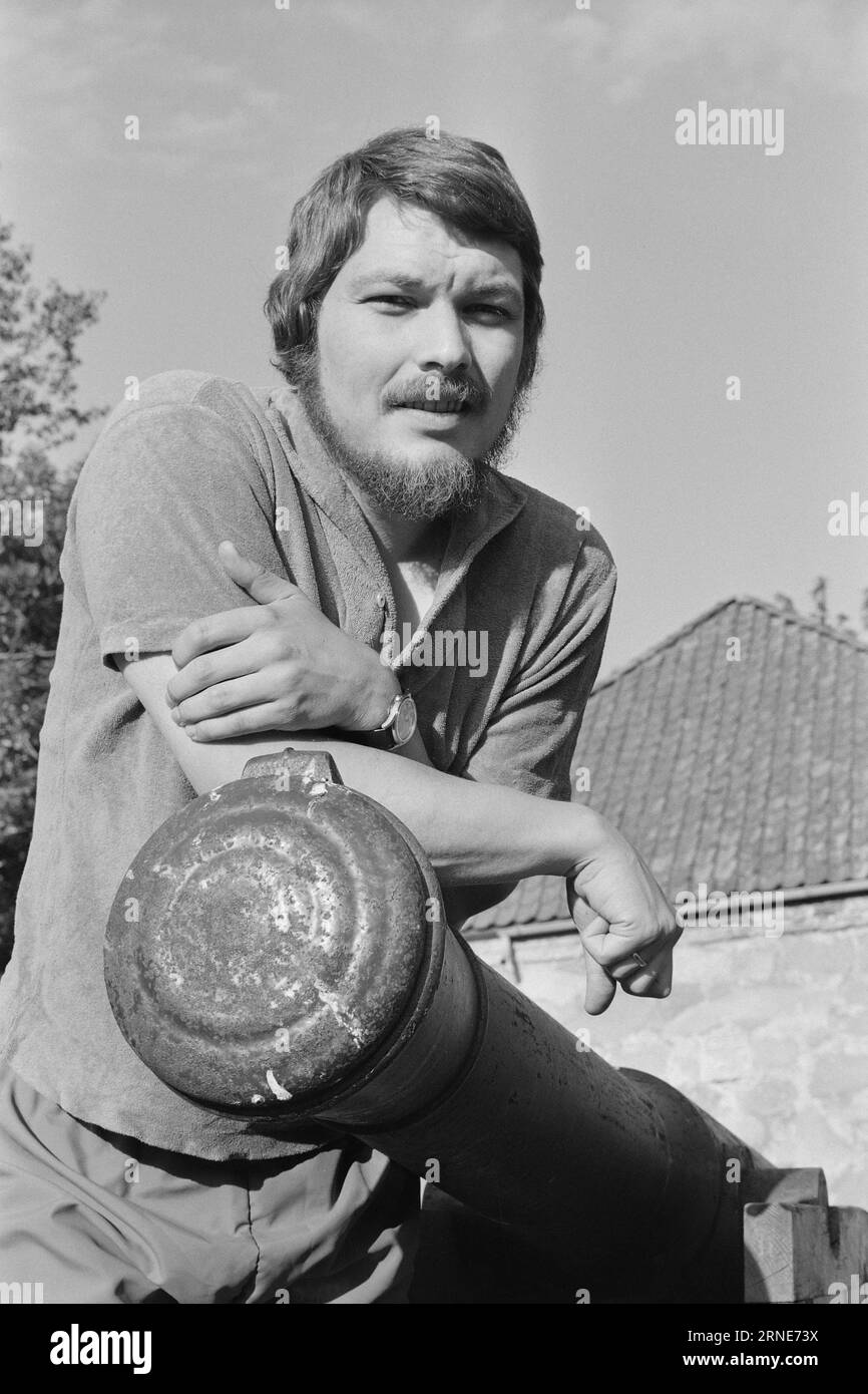 Actual 27 - 3 - 1974: Big uproar about priests. In Skjeberg, three ...