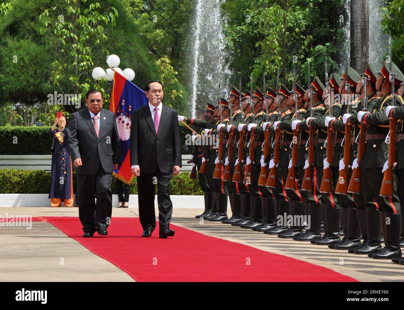 L'ao dai hi-res stock photography and images - Alamy