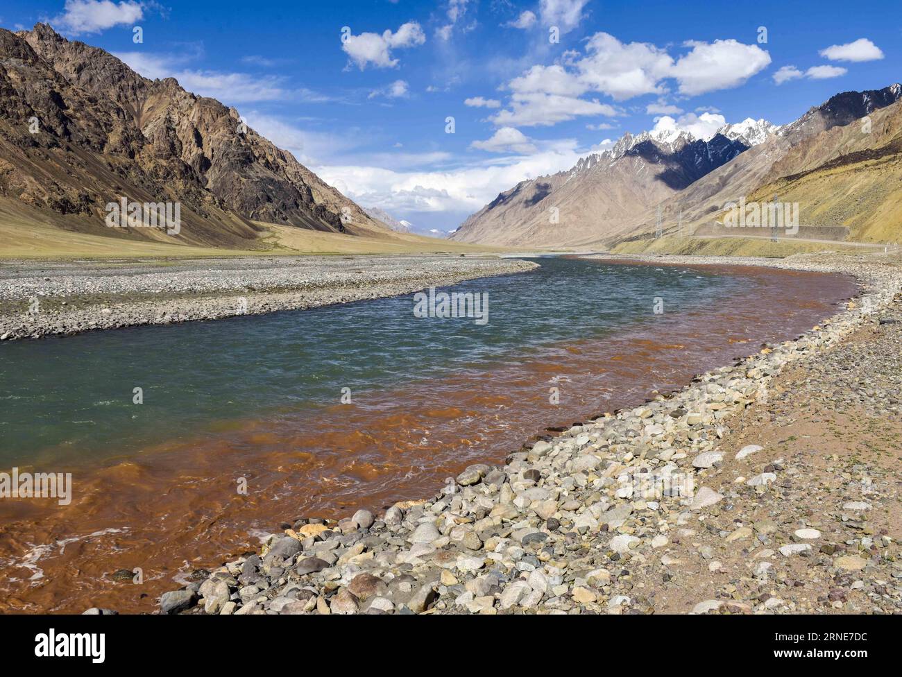 (160613) -- URUMQI, June 13, 2016 -- Photo taken on June 4, 2016 shows ...