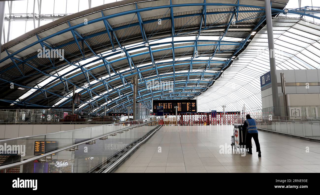 Ticket gates london hi-res stock photography and images - Alamy