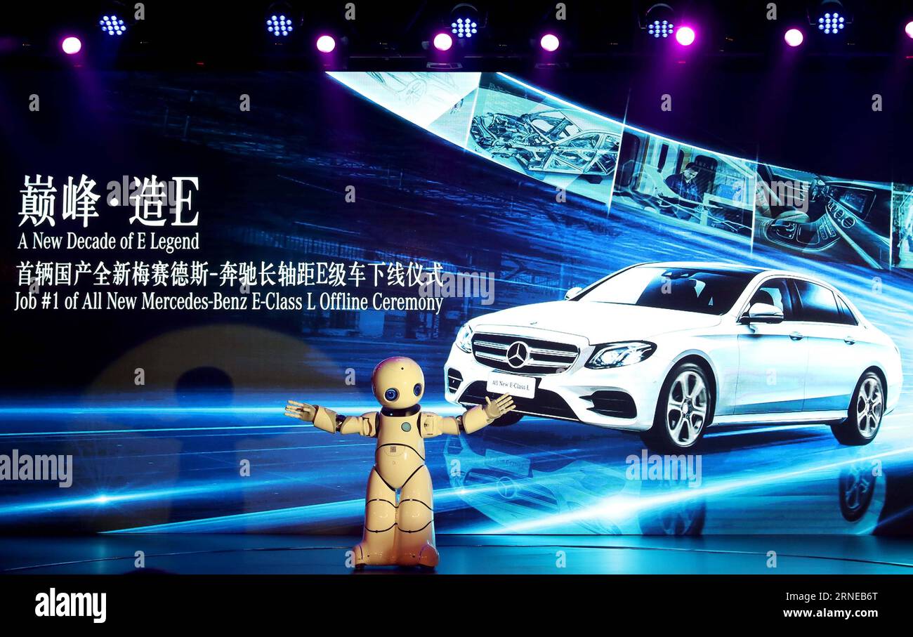 (160616) -- BEIJING, June 16, 2016 -- A robot performs during the ...