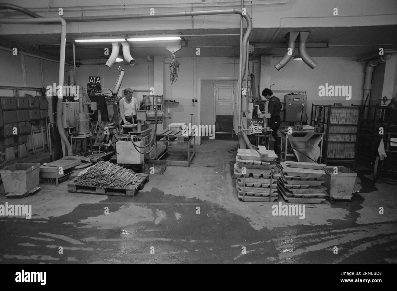 Current 25 - 3 - 1974: Why do they have to change jobsA group of ...