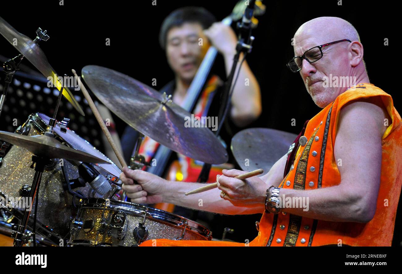 The hu bassist hi-res stock photography and images - Alamy