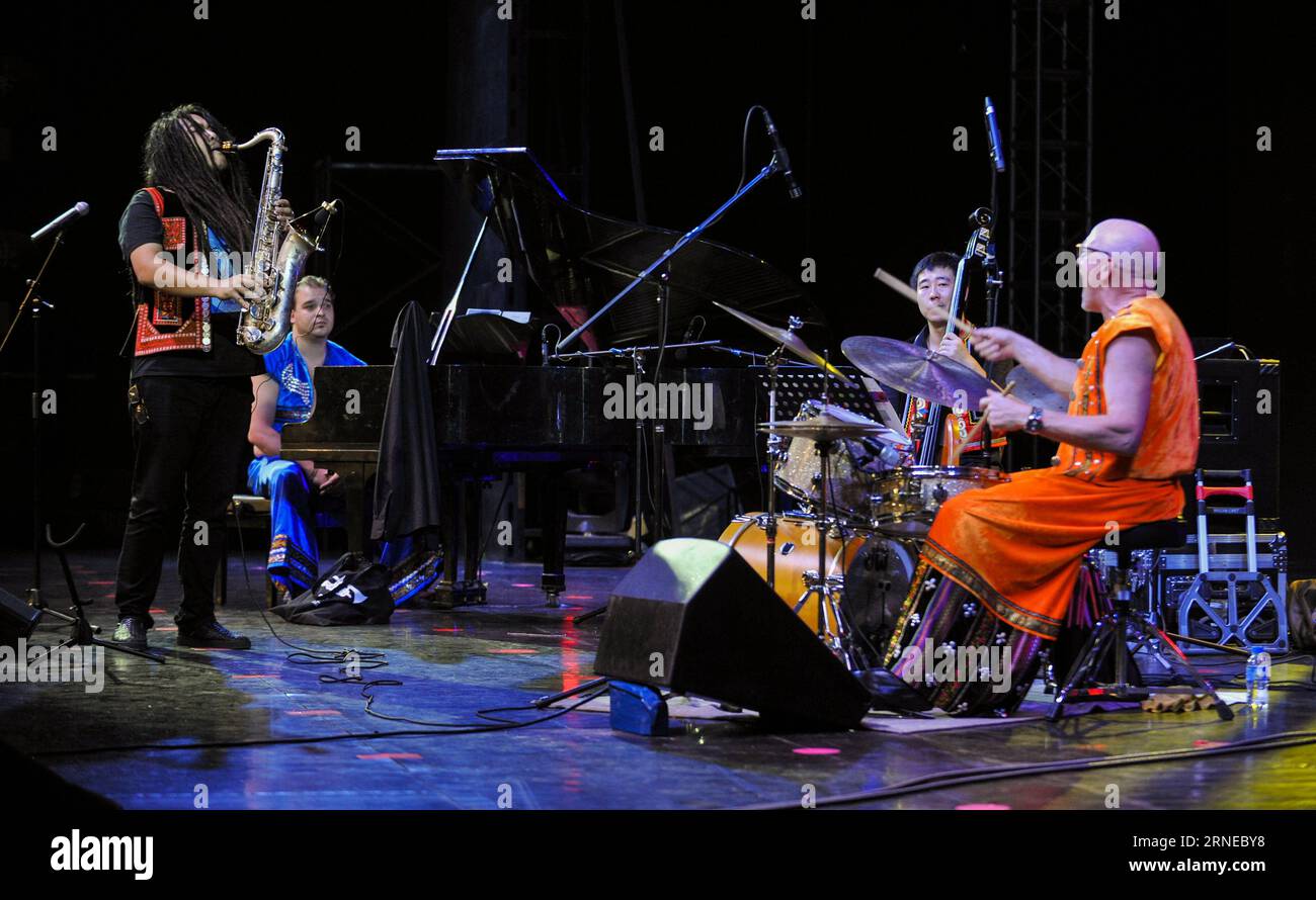 The hu bassist hi-res stock photography and images - Alamy