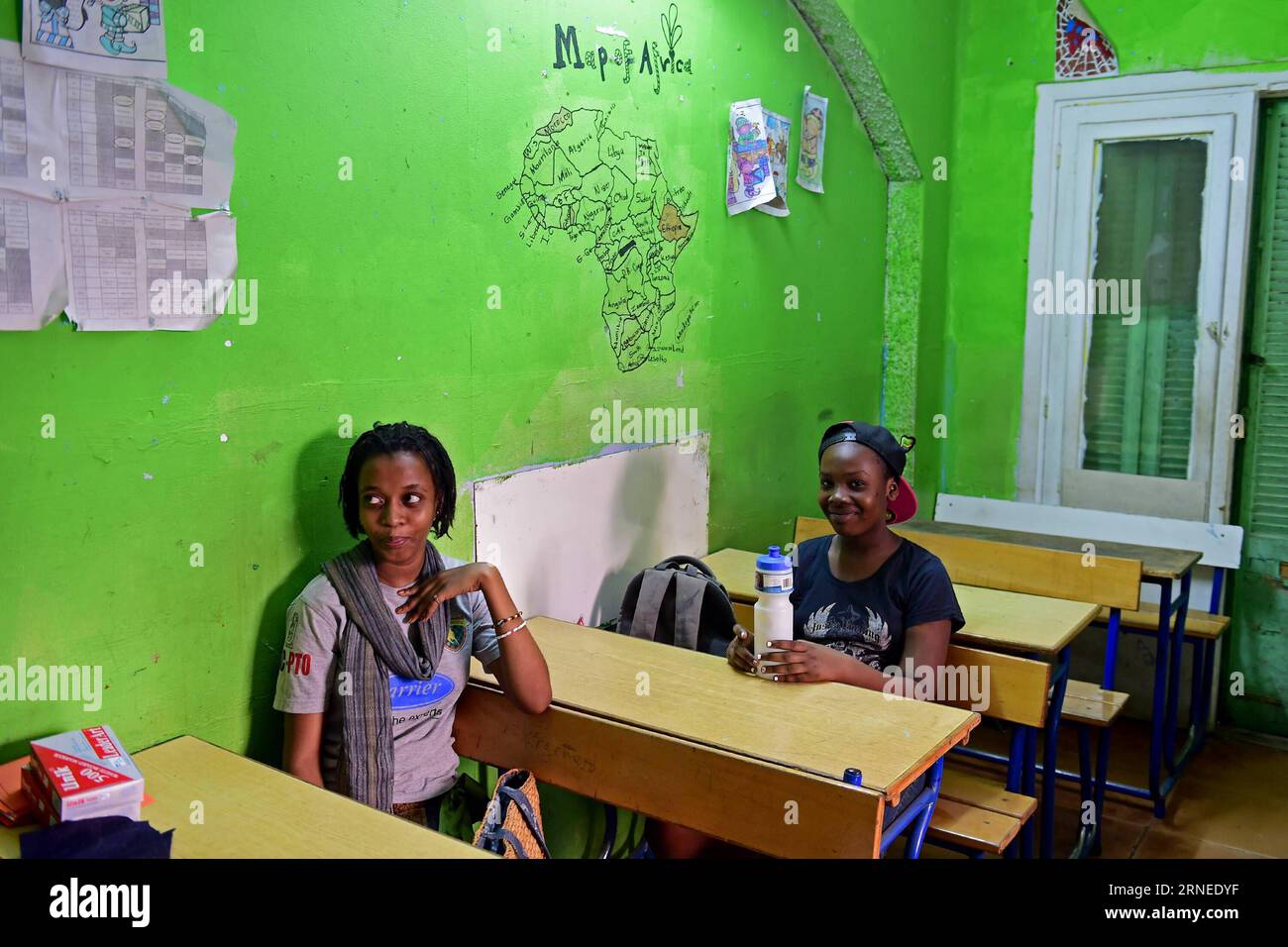 (160620) -- CAIRO, June 20, 2016 -- Children stay in the classroom ...