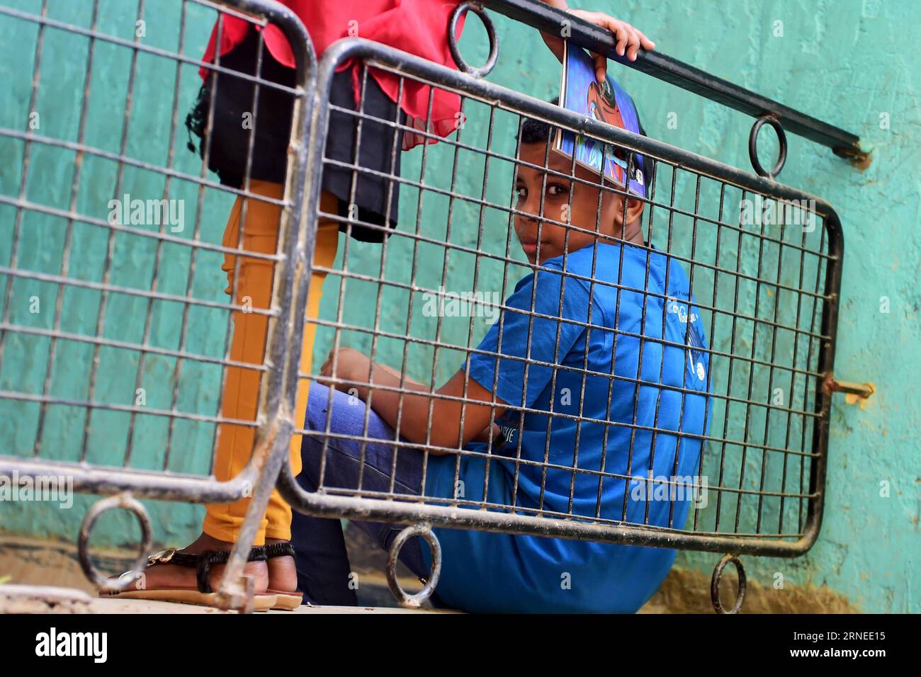 (160620) -- CAIRO, June 20, 2016 -- Children stay at the playground ...