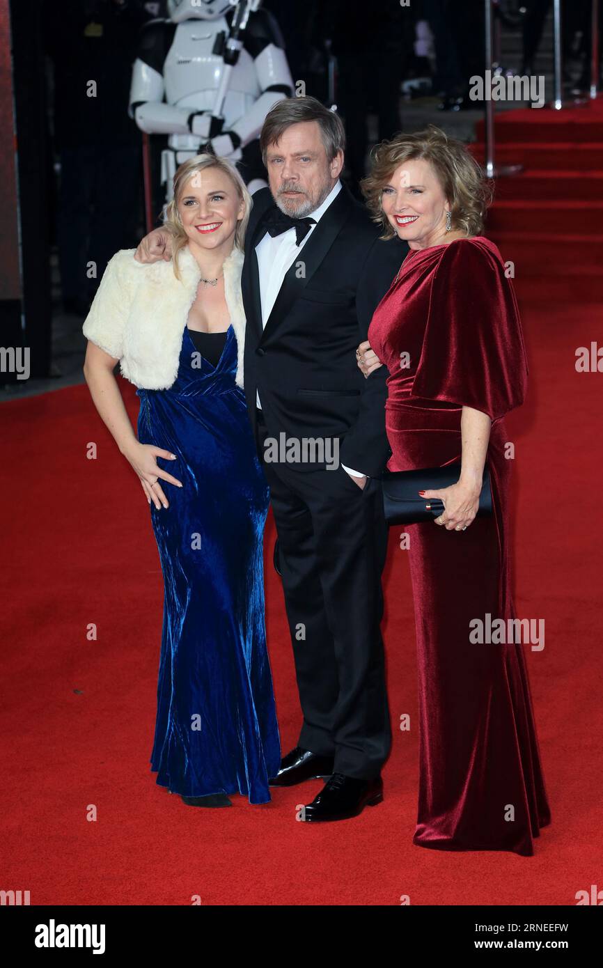 London, UK. 12th Dec, 2017. US actor Mark Hamill (C) poses with his ...