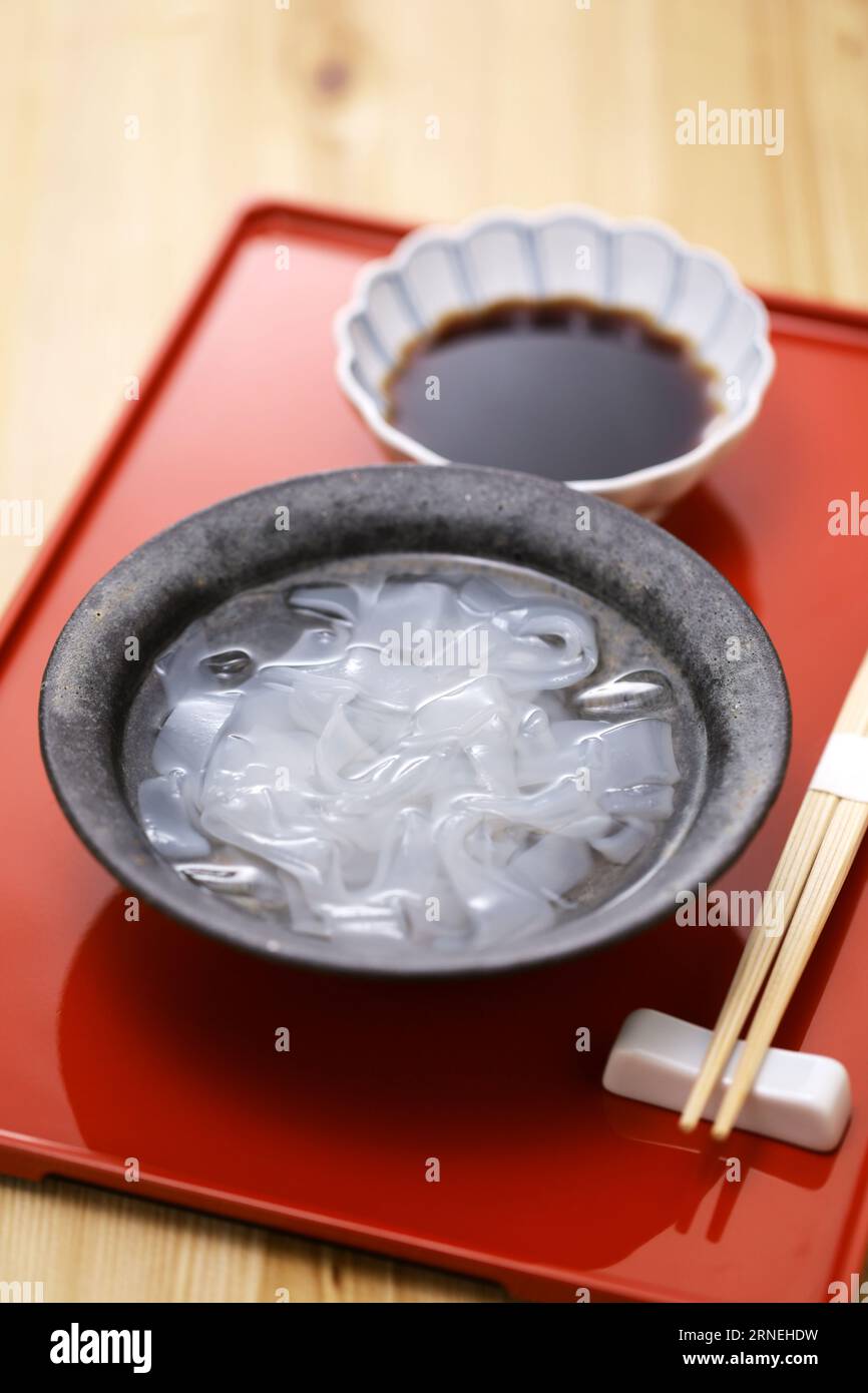 Kudzu Kiri (Japanese arrowroot starch noodles with brown sugar syrup ...