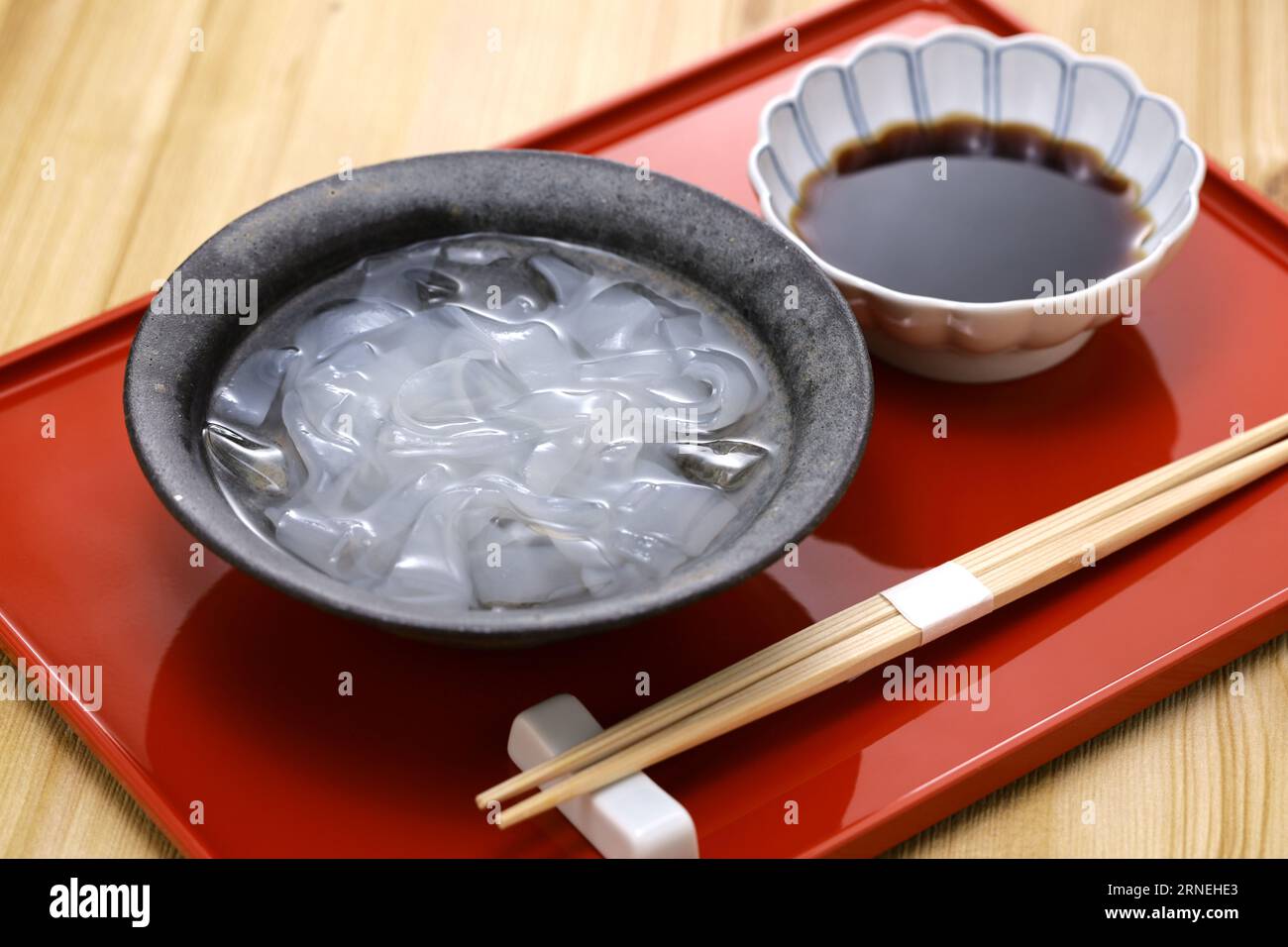 Kudzu Kiri (Japanese arrowroot starch noodles with brown sugar syrup ...