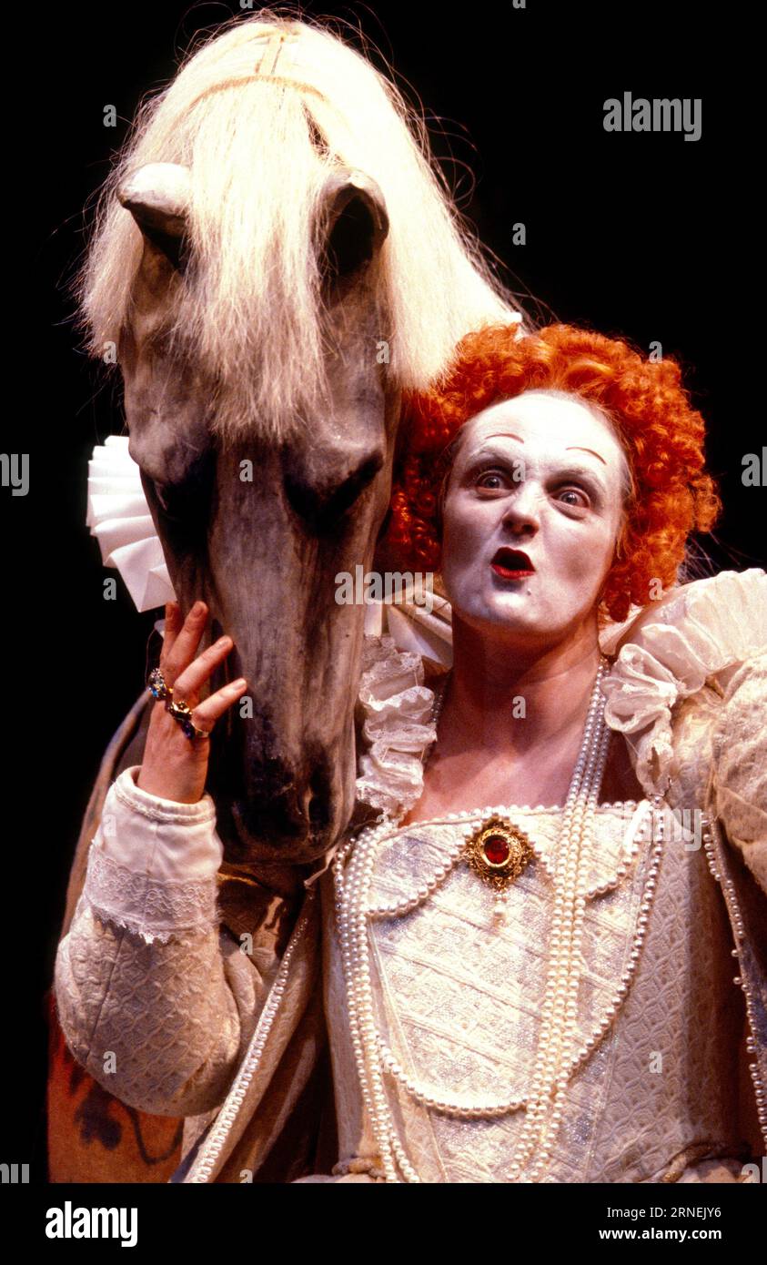 Michael bond queen hi-res stock photography and images - Alamy