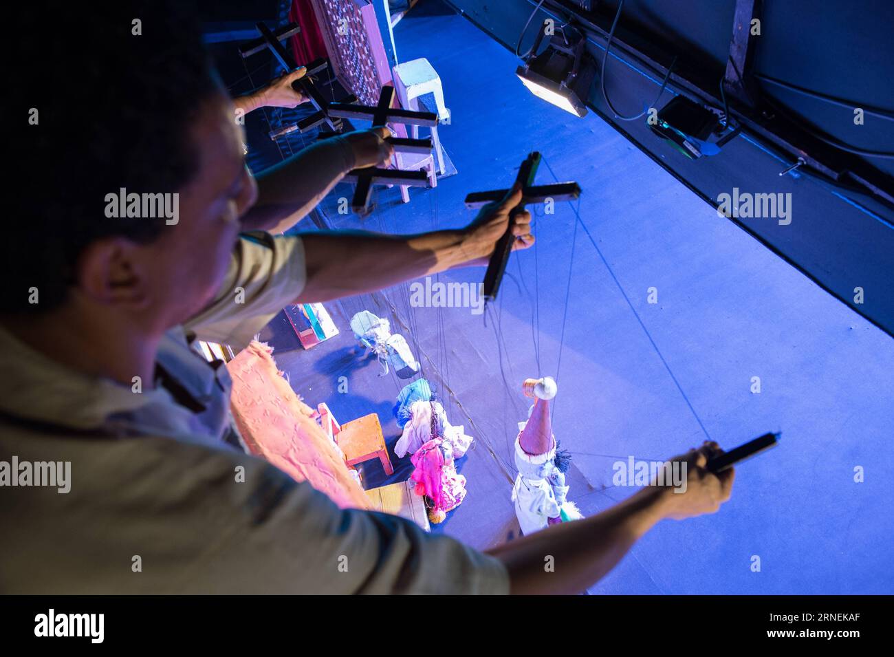 (160626) -- CAIRO, June 25, 2016 -- Egyptian actors perform the puppet ...