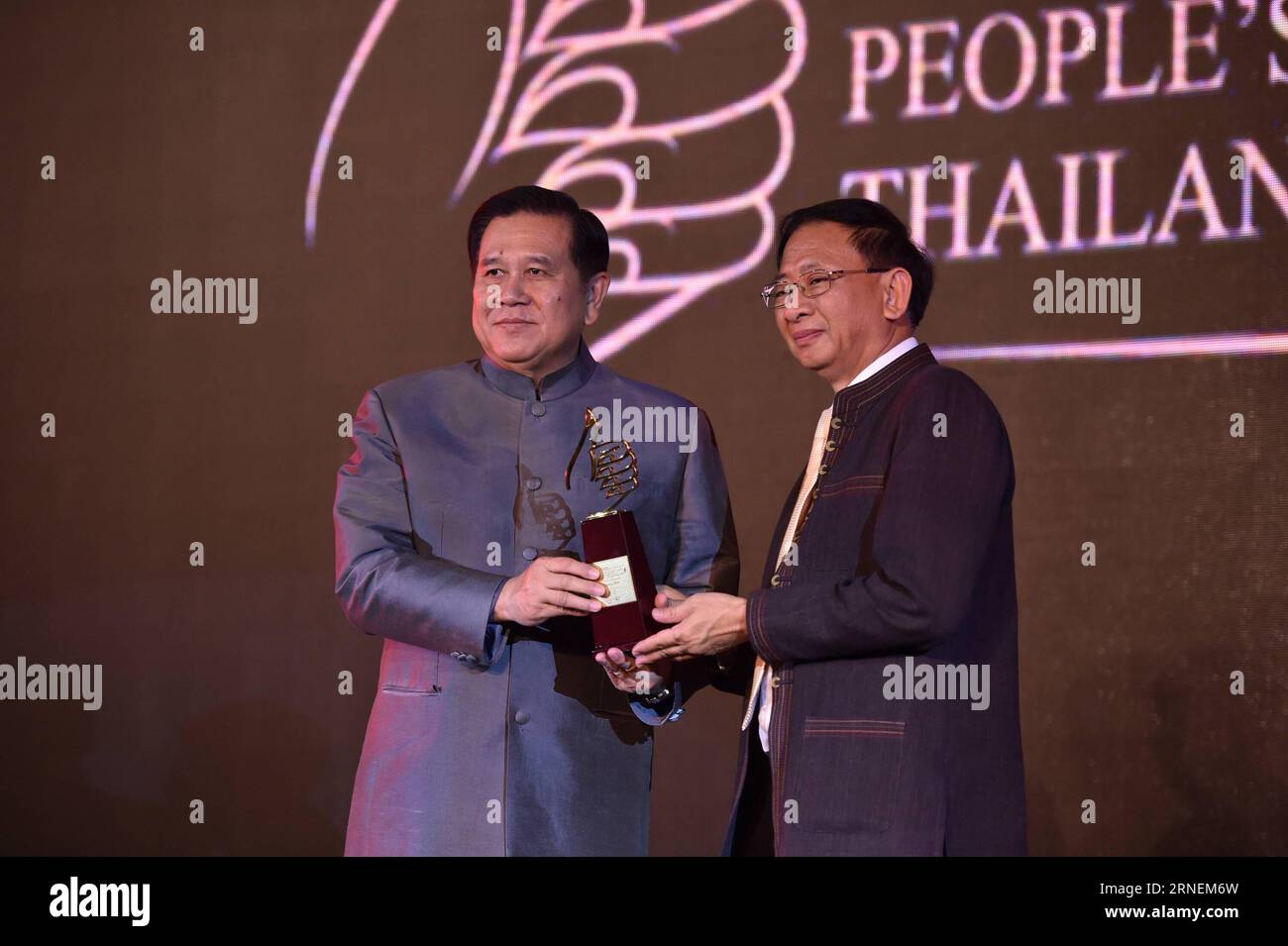 (160628) -- BANGKOK, June 27, 2016 -- Tanasak Patimapragorn (L), Deputy Prime Minister of ...