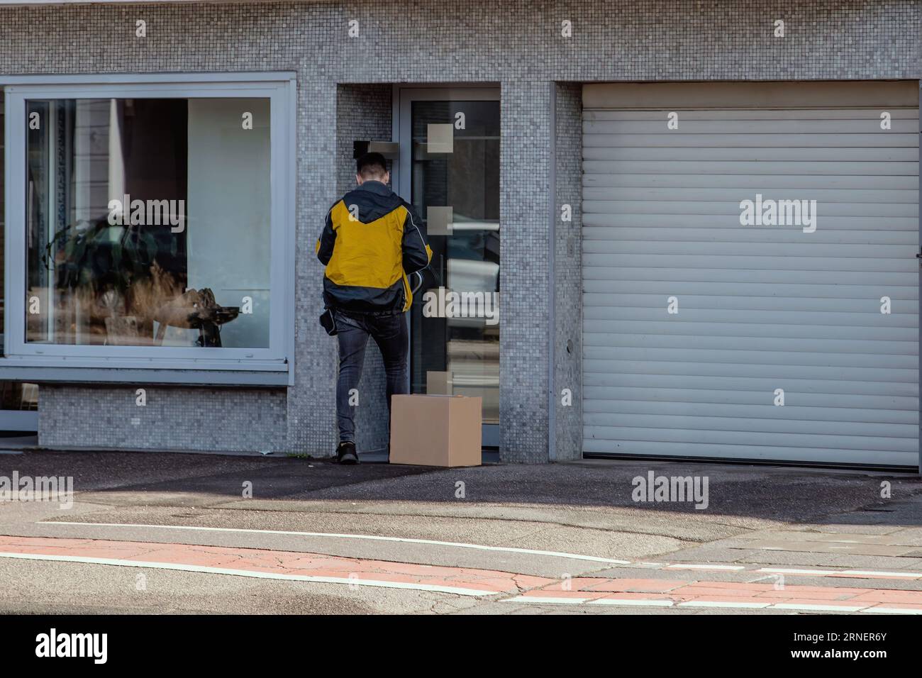 Recieve order hi-res stock photography and images - Alamy