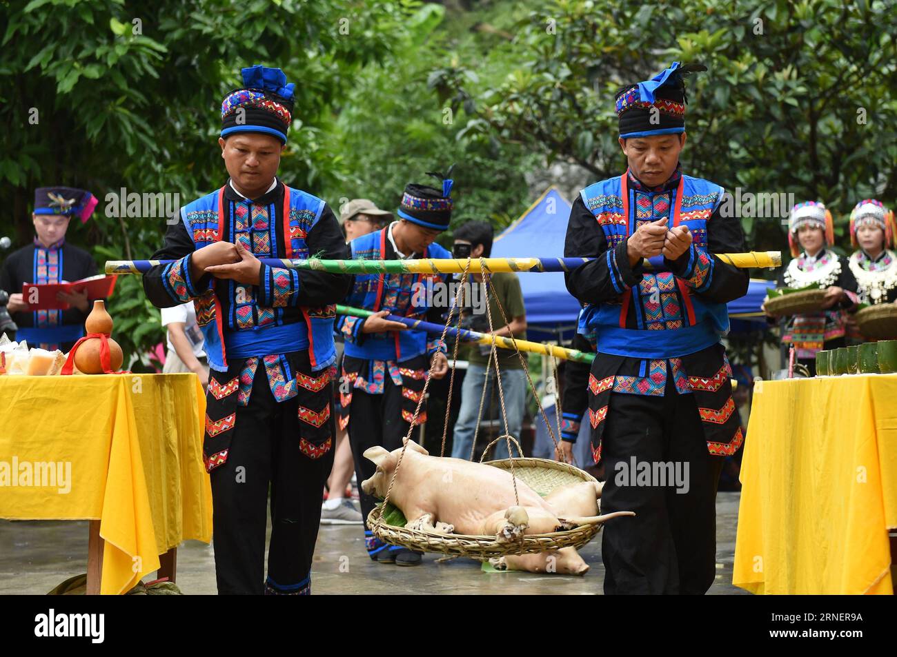 (160702) -- DU AN, July 2, 2016 -- Villagers of the Yao ethnic group ...