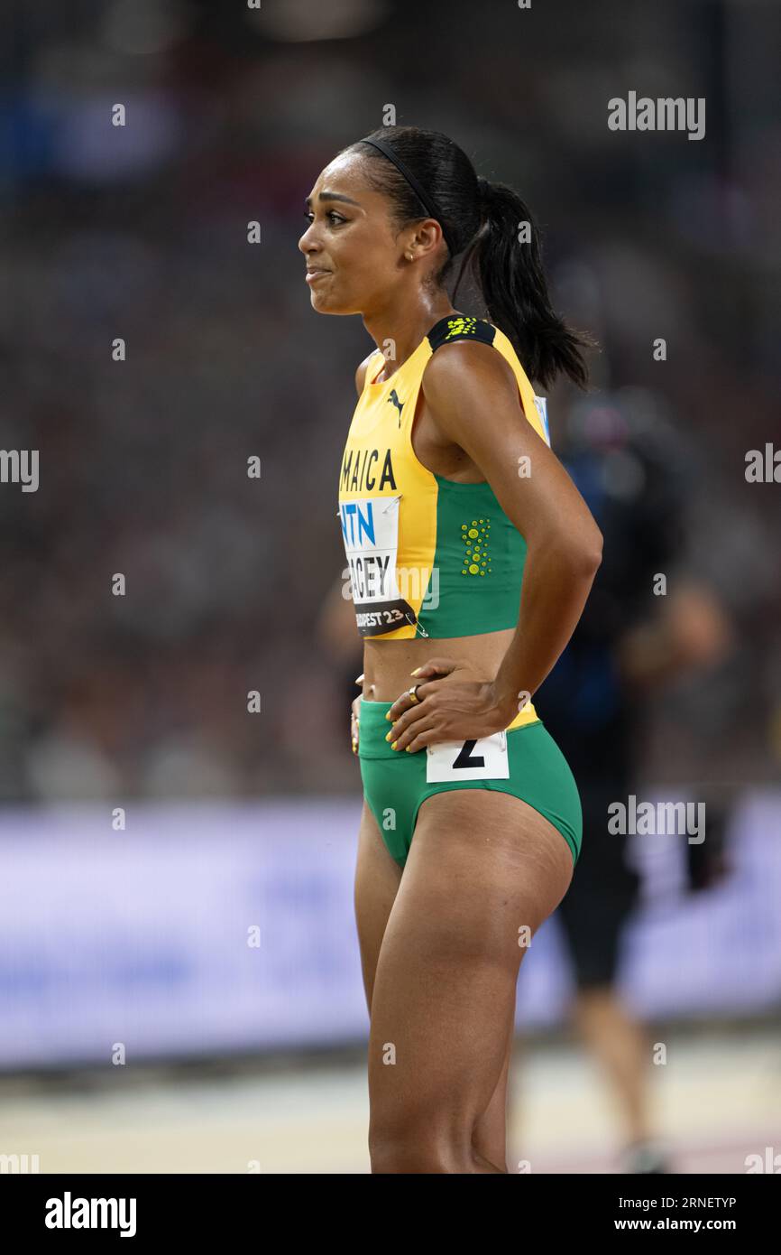 Adelle Tracey participating in the 800 meters at the World Athletics ...