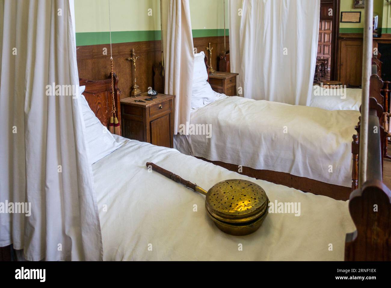 Sick beds hi-res stock photography and images - Alamy