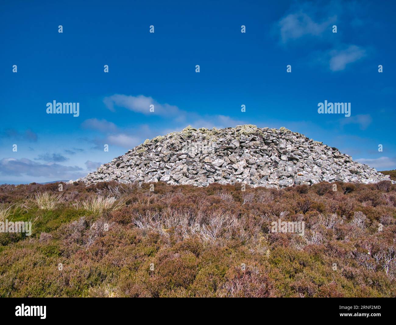 The 25m wide stone mound of the well preserved Barpa Langais Neolithic ...