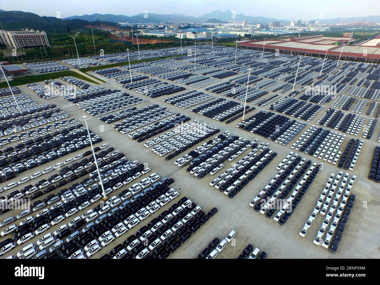 Wuling motors hi-res stock photography and images - Alamy