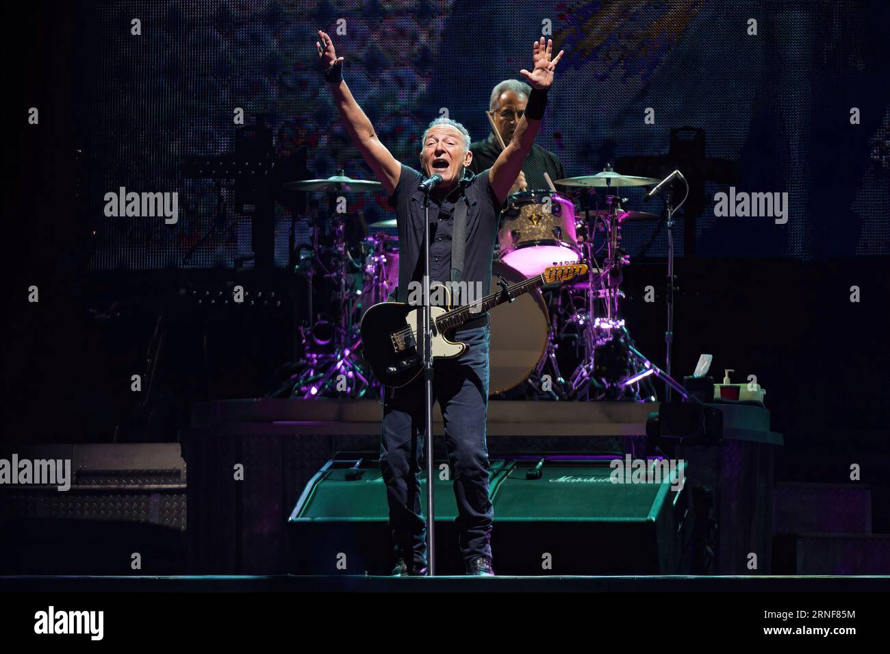 Bruce Springsteen and The E Street Band perform on tour at MetLife ...