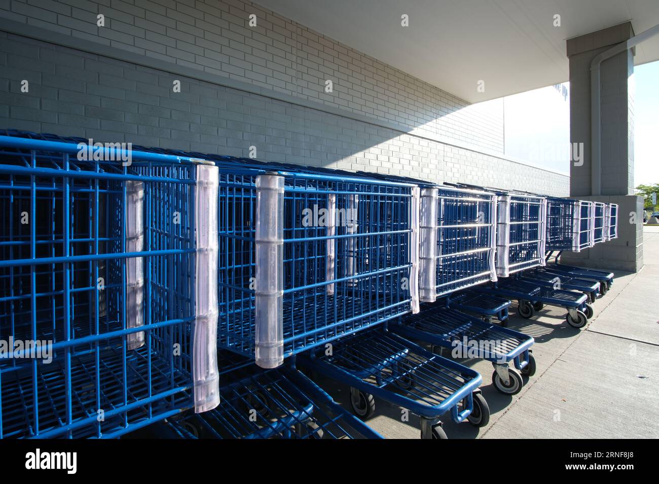 Shopping carts hi-res stock photography and images - Alamy