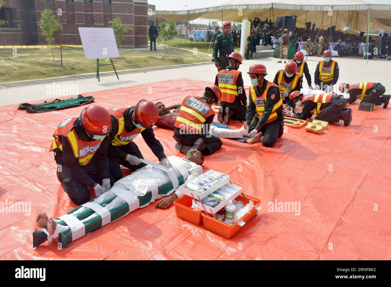 (160725) -- LAHORE, July 25, 2016 -- Pakistani rescuers display their ...