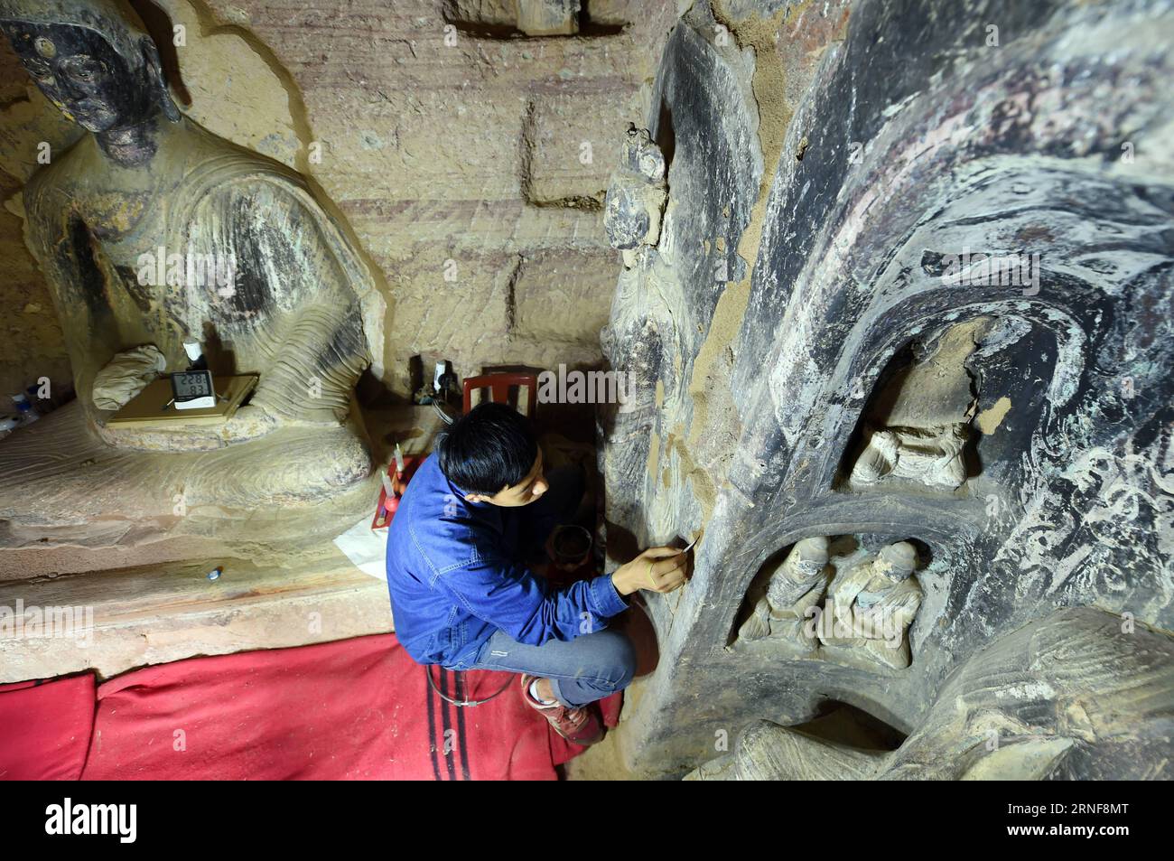 Cultural relic repair technician hi-res stock photography and images ...